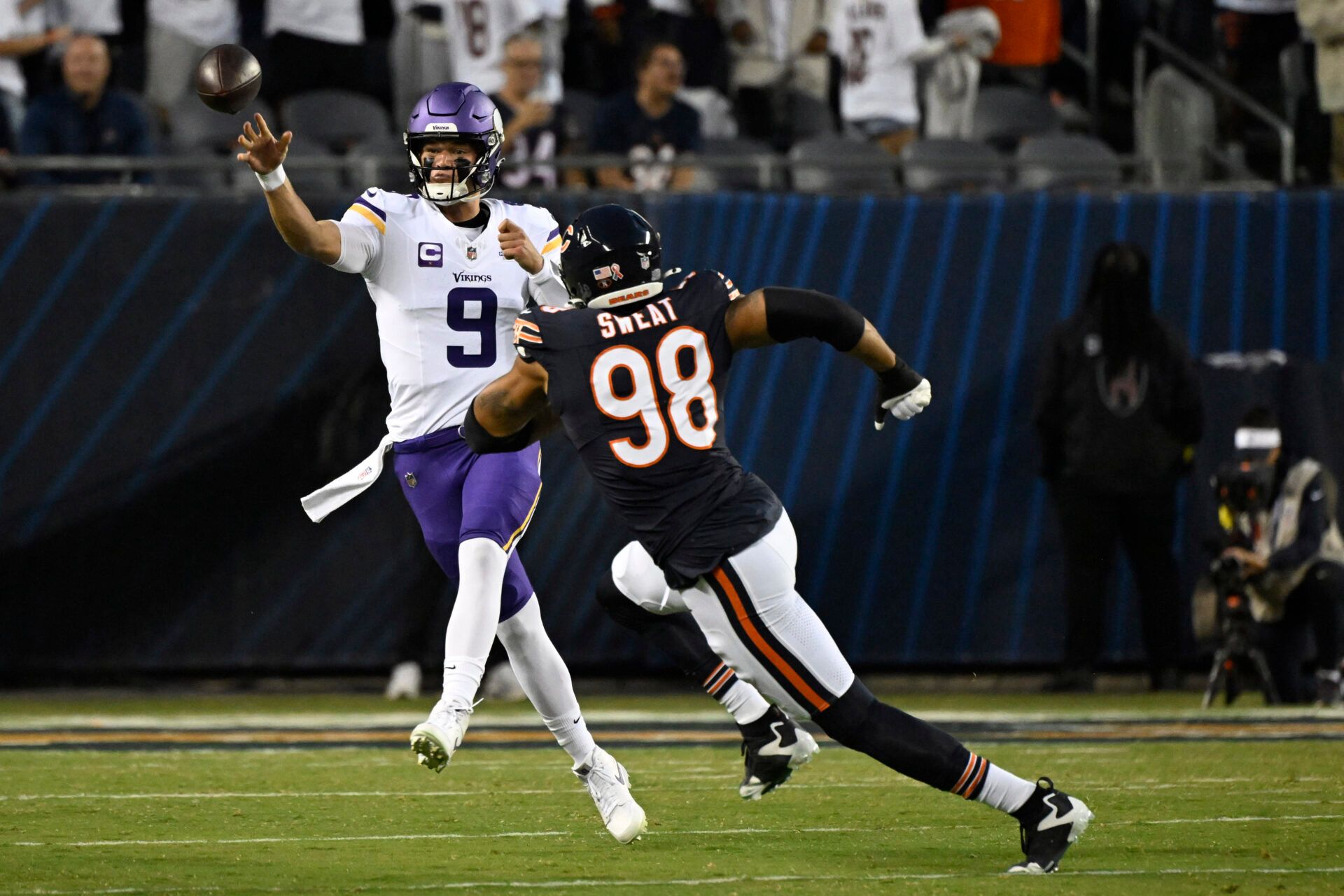 ‘J.J. McCarthy Is Awful’ -- NFL Fans React As Vikings QB Struggles Early vs. Bears on MNF