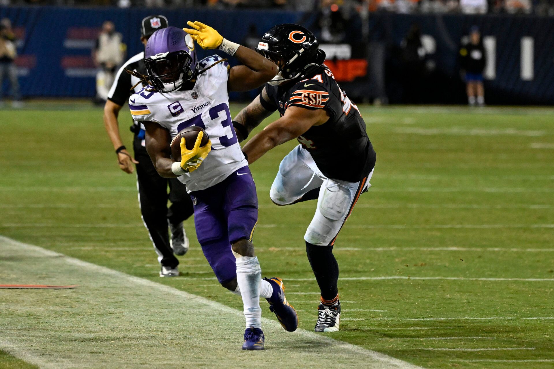 Is Aaron Jones Sr. Still the Guy? Snap Battle With Jordan Mason Raises ...