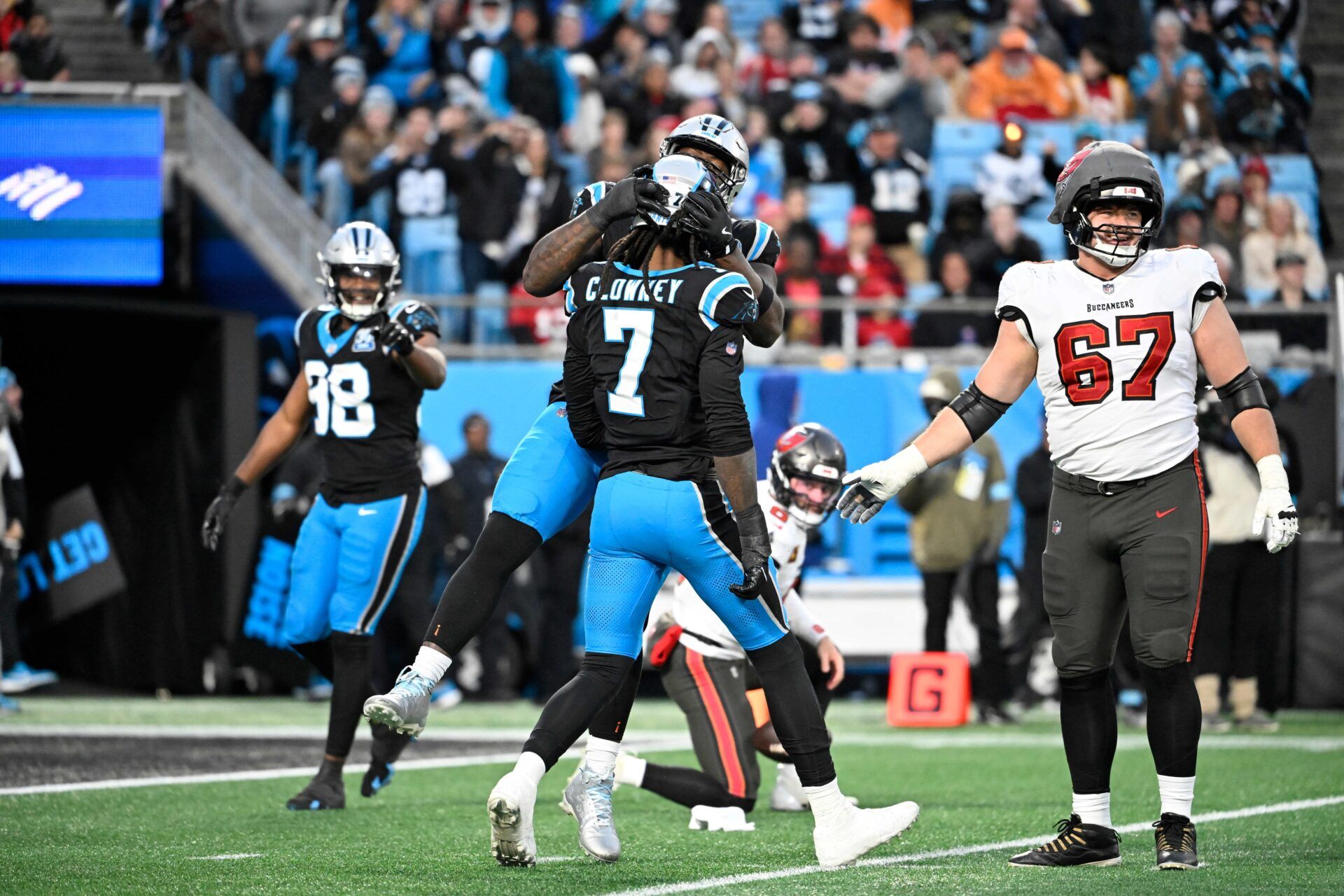 Cowboys Meeting With 58-Sack Free Agent As Dallas Looks to Bolster Pass ...