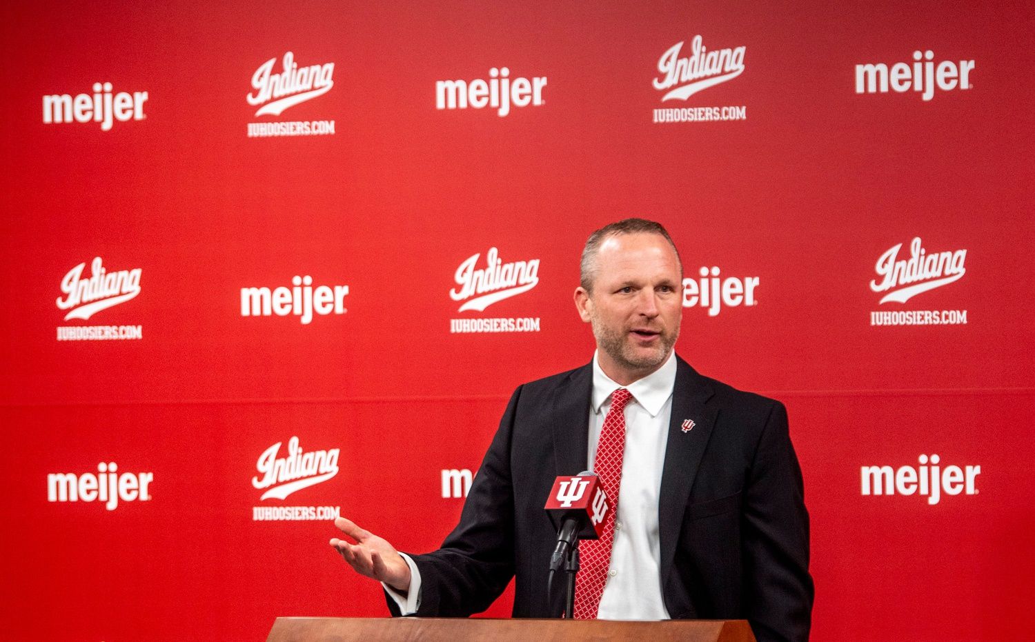 Darian DeVries' Son Tucker DeVries Explains How Father's Indiana HC Role Impacts Locker Room ...