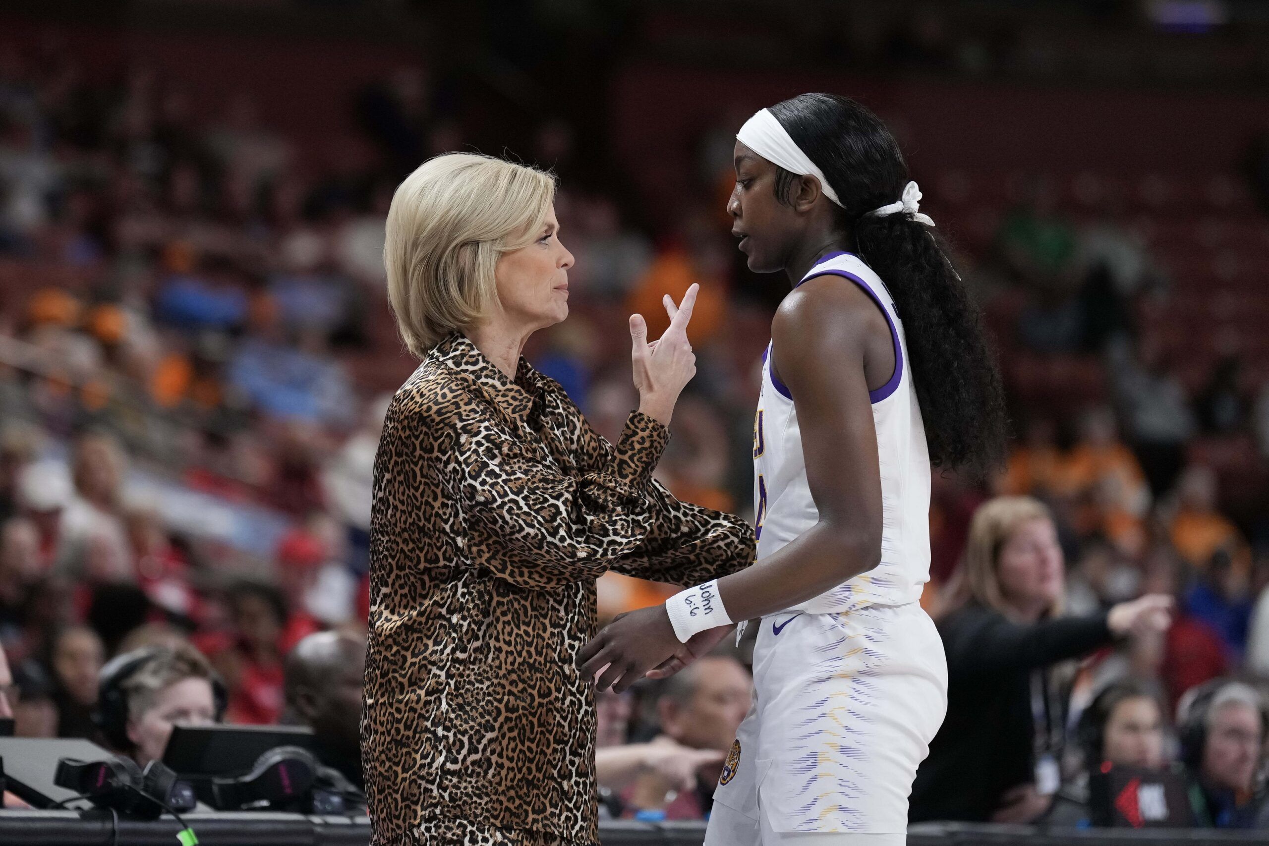 Fans Have a Field Day As Kim Mulkey Dishes Out Punishment to Flau’jae ...