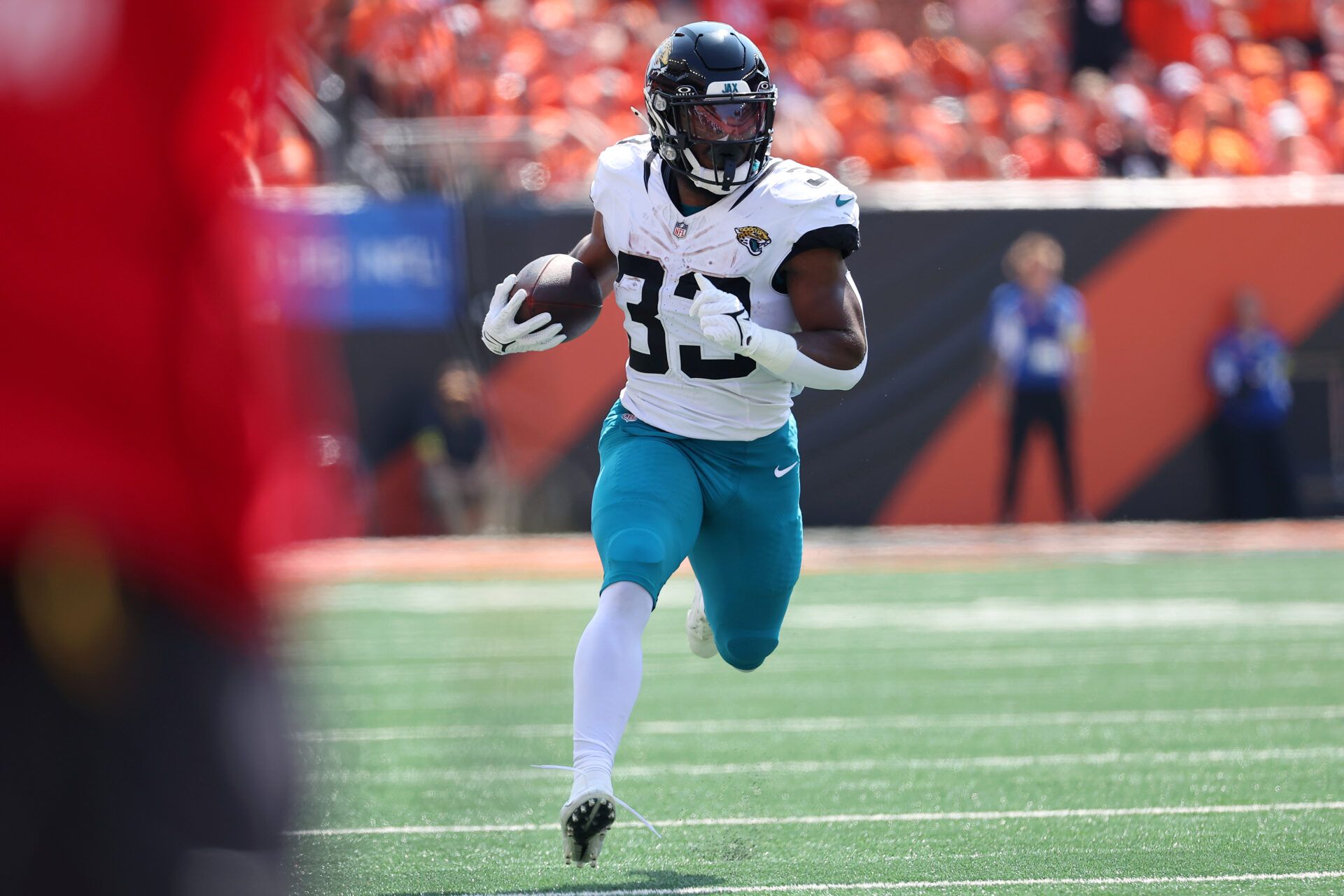 Fantasy Football Waiver Wire RB Targets Highlighted by Jaguars' Bhayshul Tuten