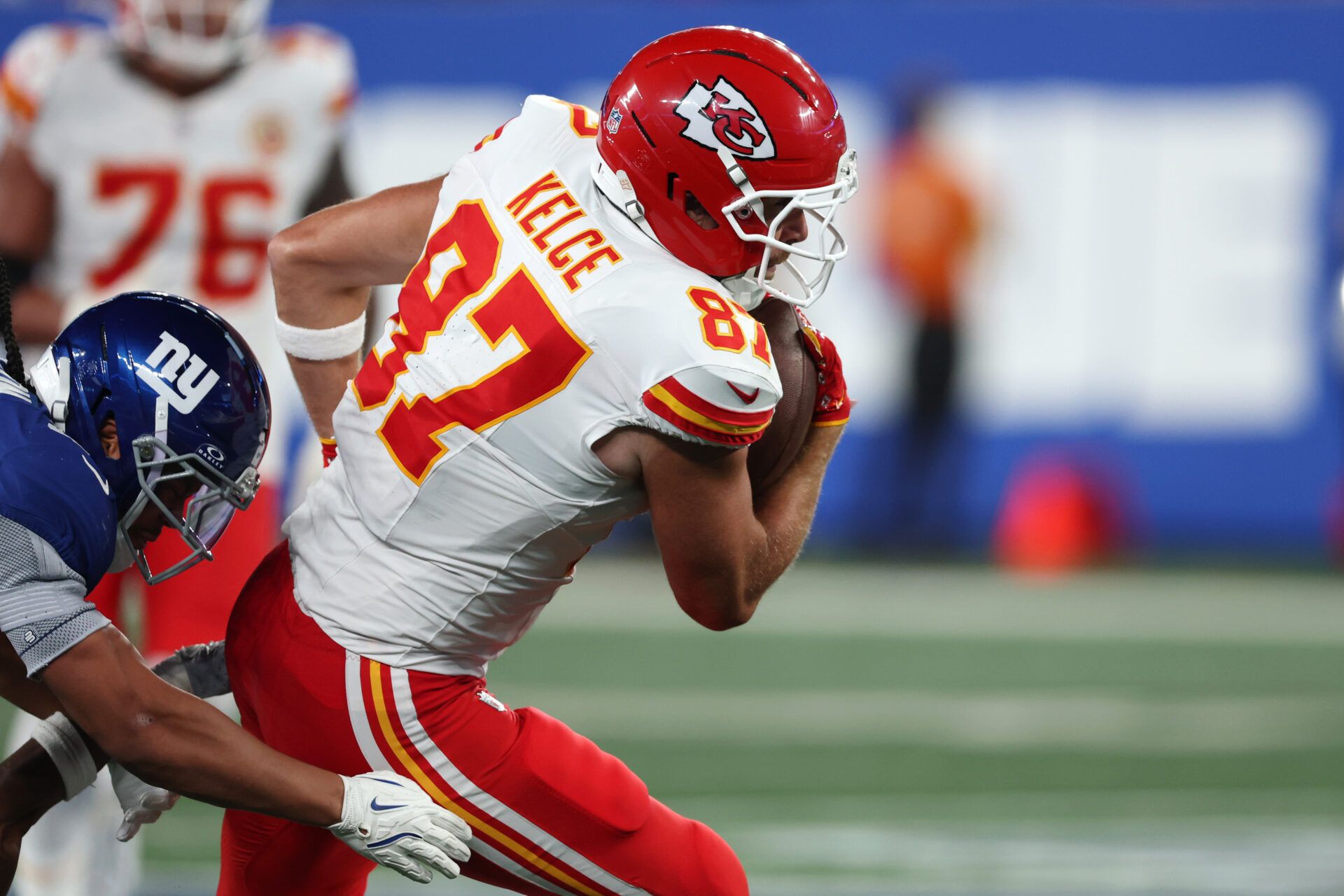 NFL Analyst Takes Dig at Travis Kelce After Chiefs TE’s Controversial Heated Exchange With HC ...