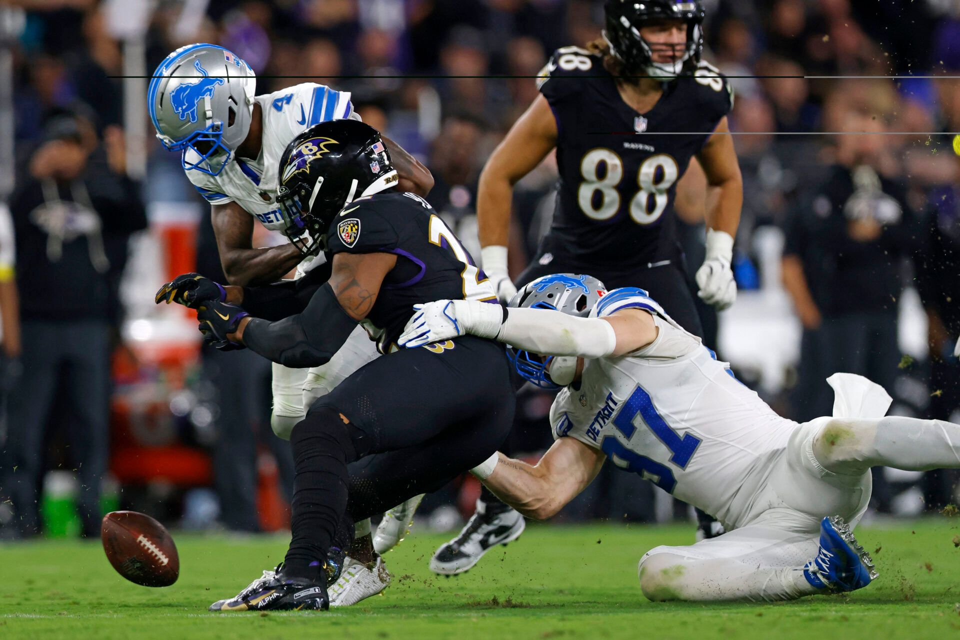 ‘Derrick Henry Might Be Washed’ — NFL Fans Mock Ravens Star After Costly Error in MNF Matchup vs ...