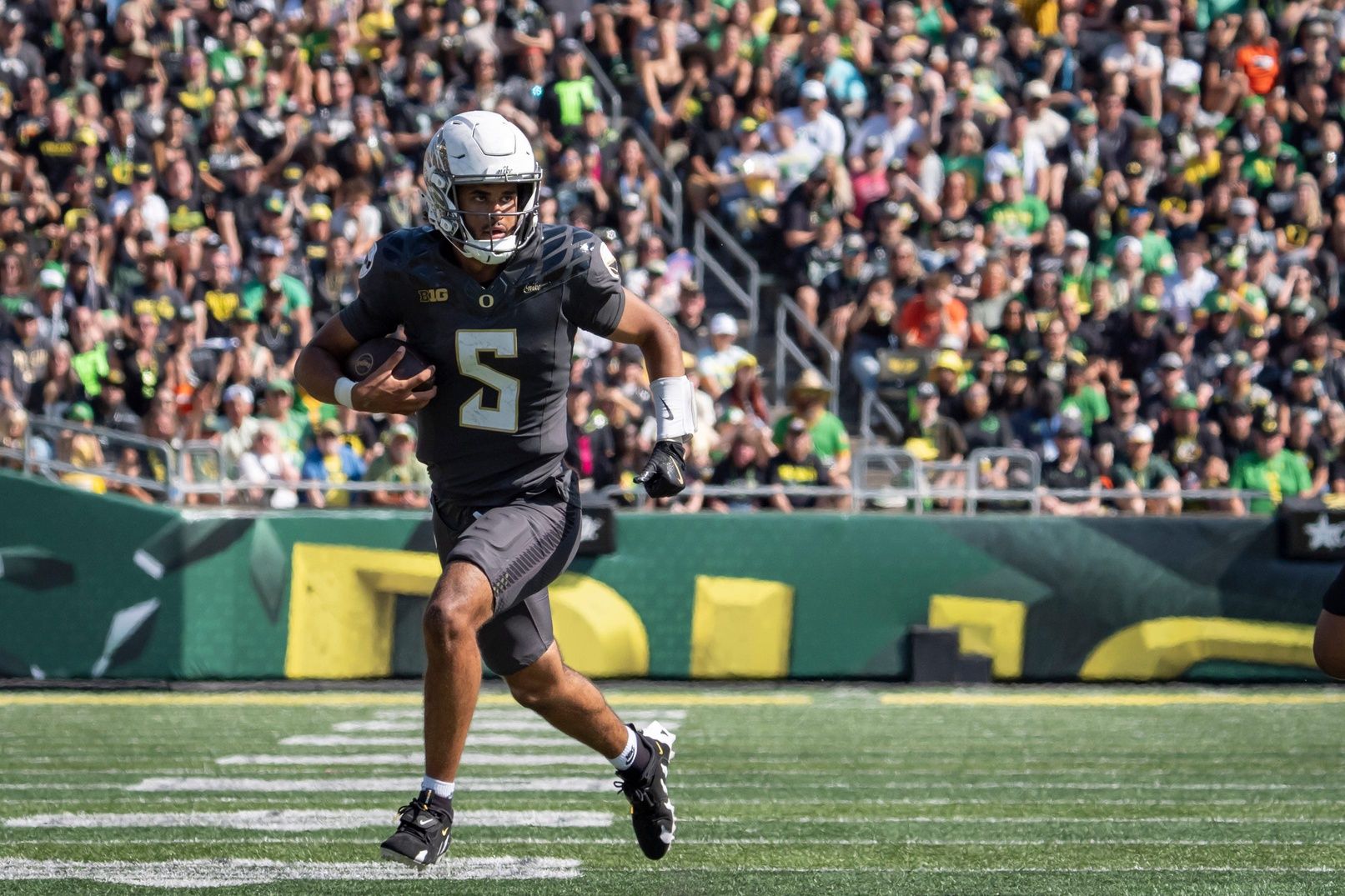 Dan Lanning Hit With Major Dante Moore Concern as Oregon Faces Tough ...