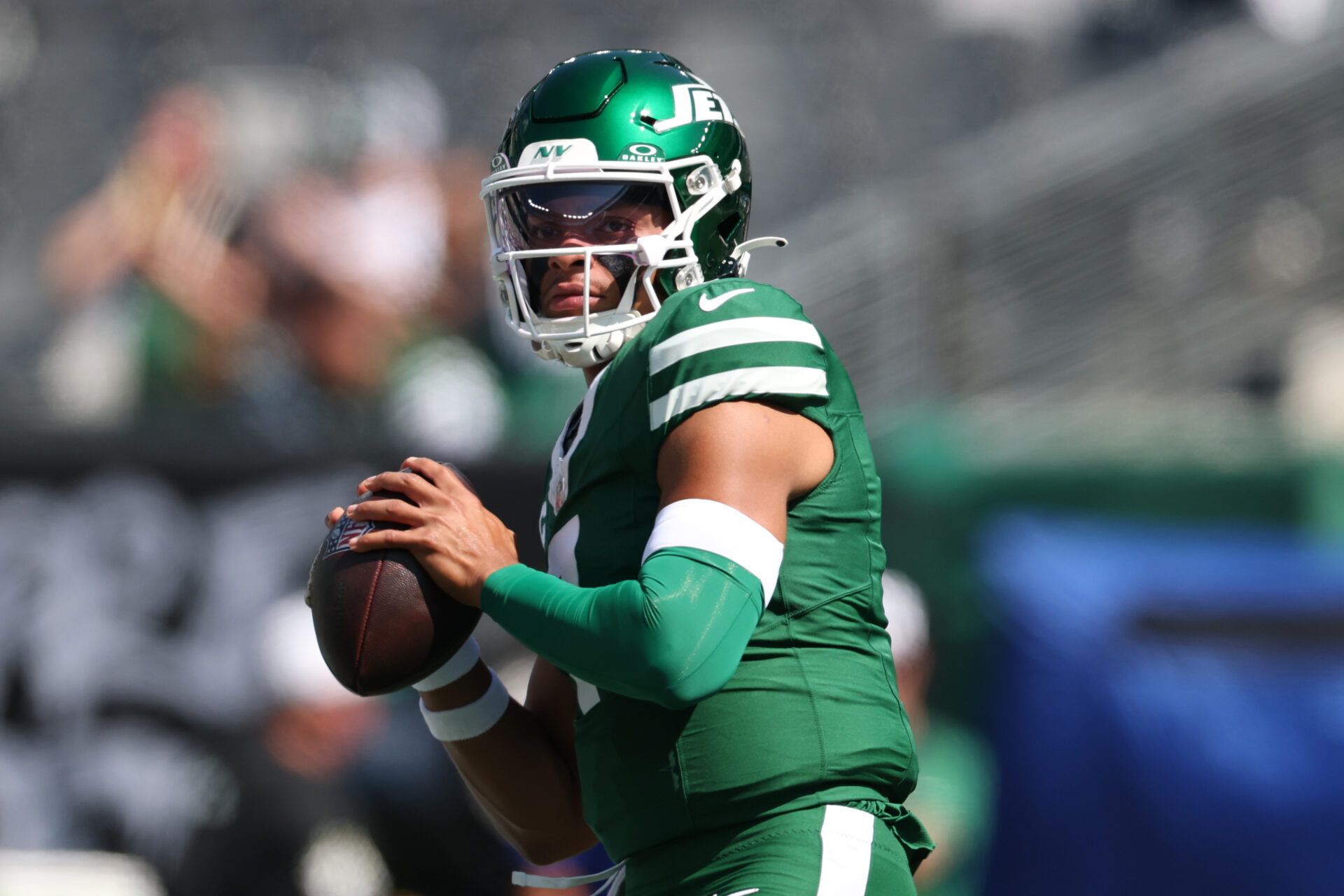 Justin Fields Start/Sit: Latest Injury Update, Fantasy Outlook, and More