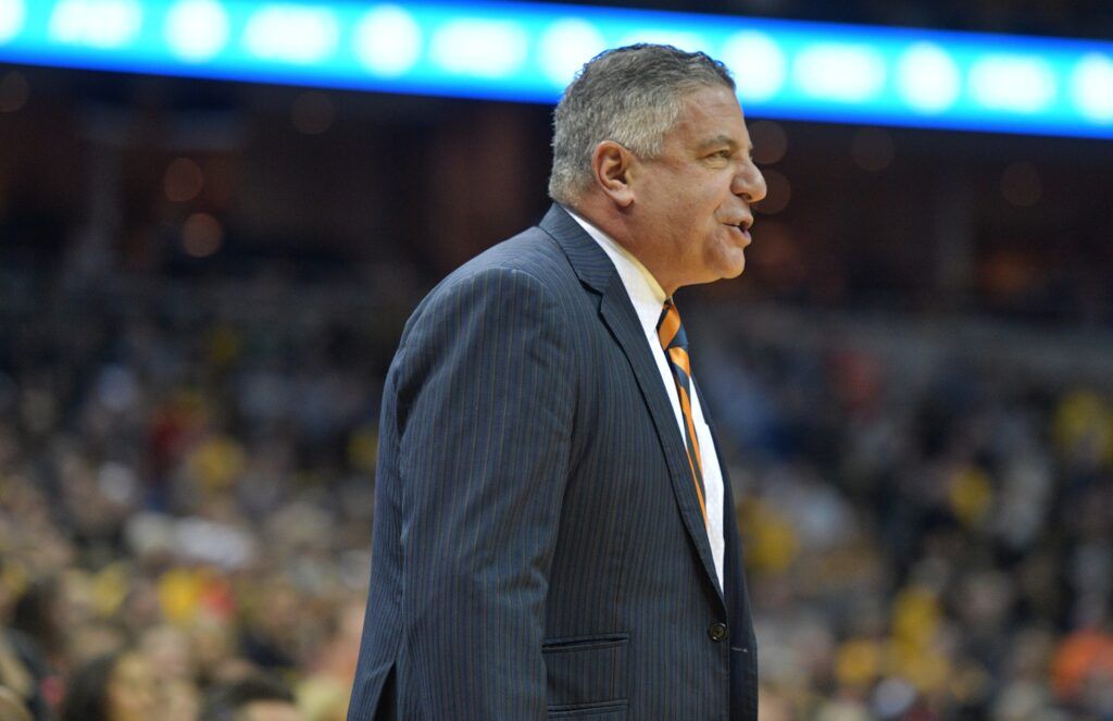 'Snitch' Bruce Pearl Takes Heat From Fans As Infamous Deon Thomas ...