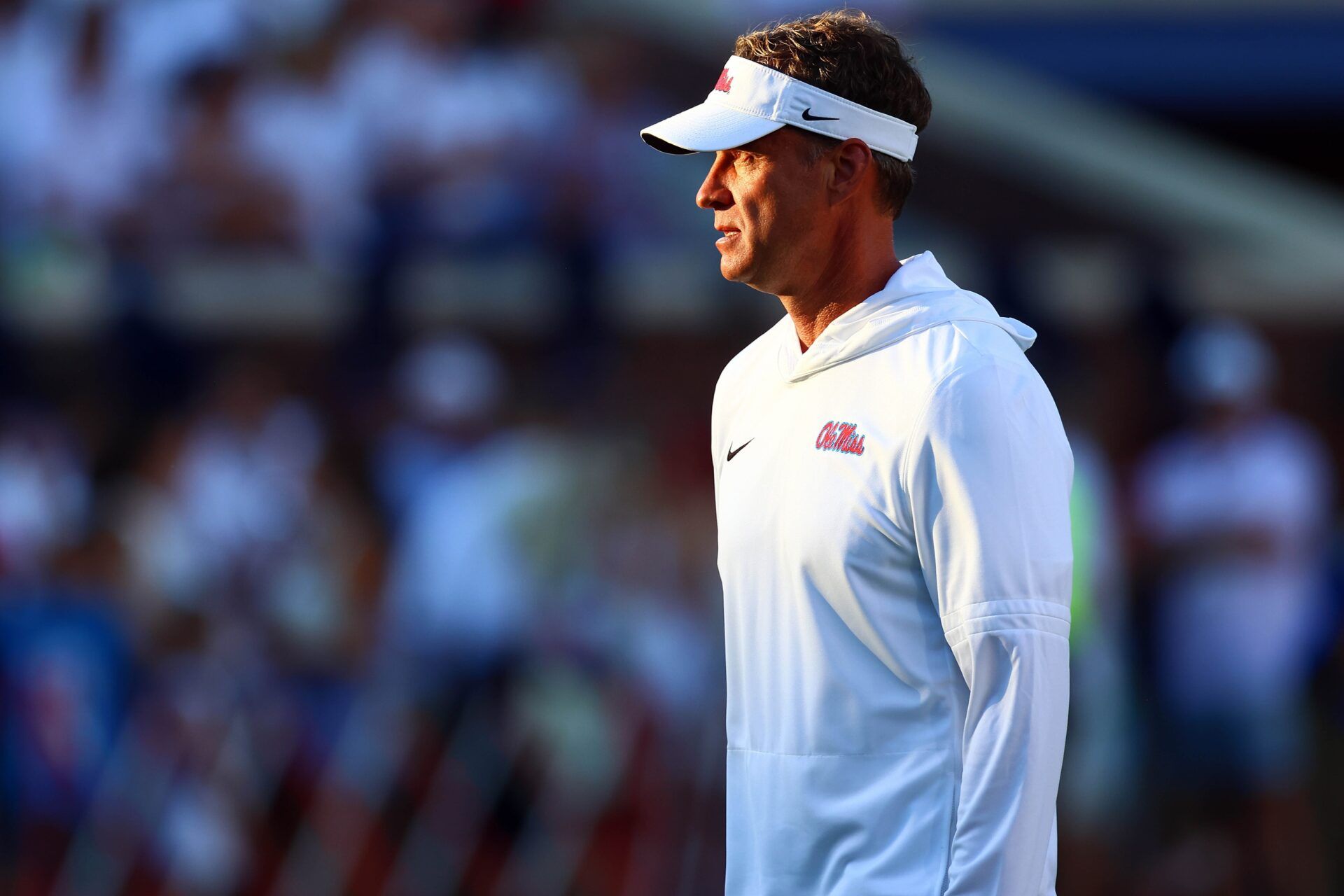 Lane Kiffin Accused by Fans of 'Distracting' Opponents With Daughter ...