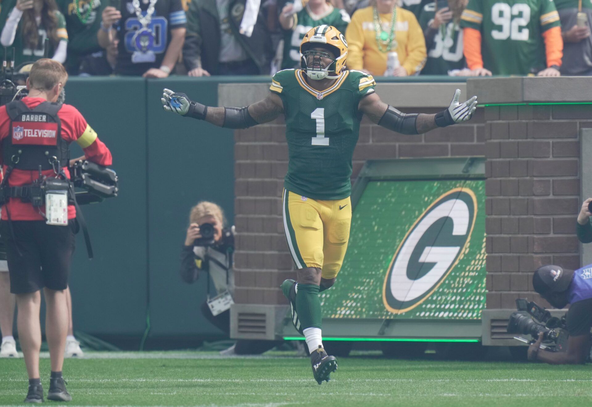 Is Micah Parsons Playing in Week 4? Latest on Packers Star’s Status for ...