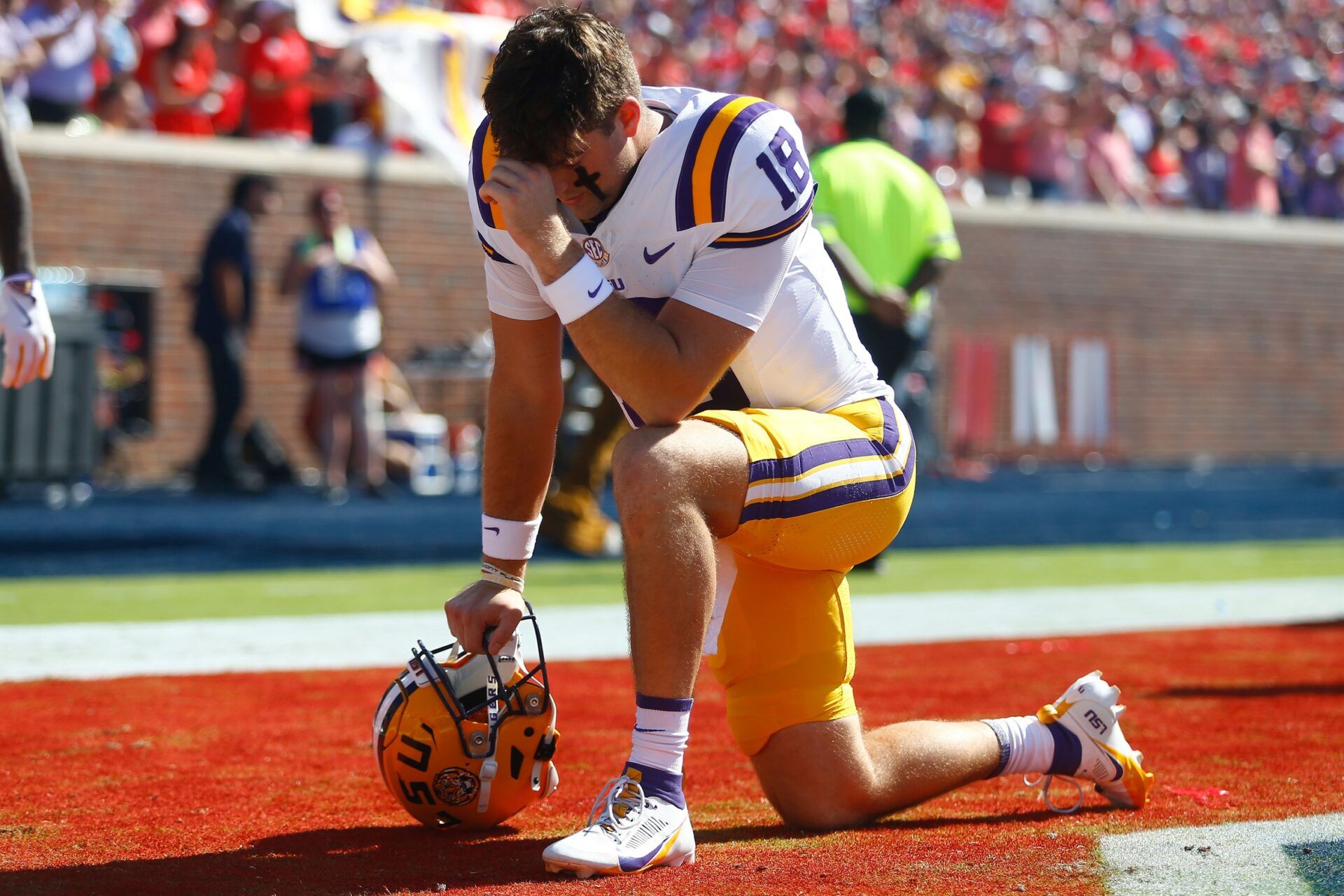 Garrett Nussmeier's Fresh Injury Concerns Feared as Heisman Hopeful Tag ...