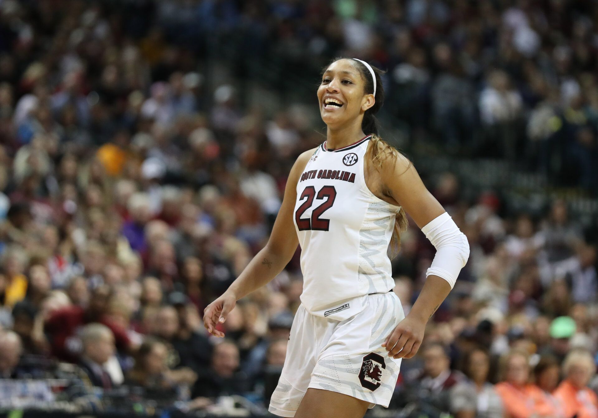 Dawn Staley Reveals She Went Against Gamecocks Staff Over Disciplinary ...