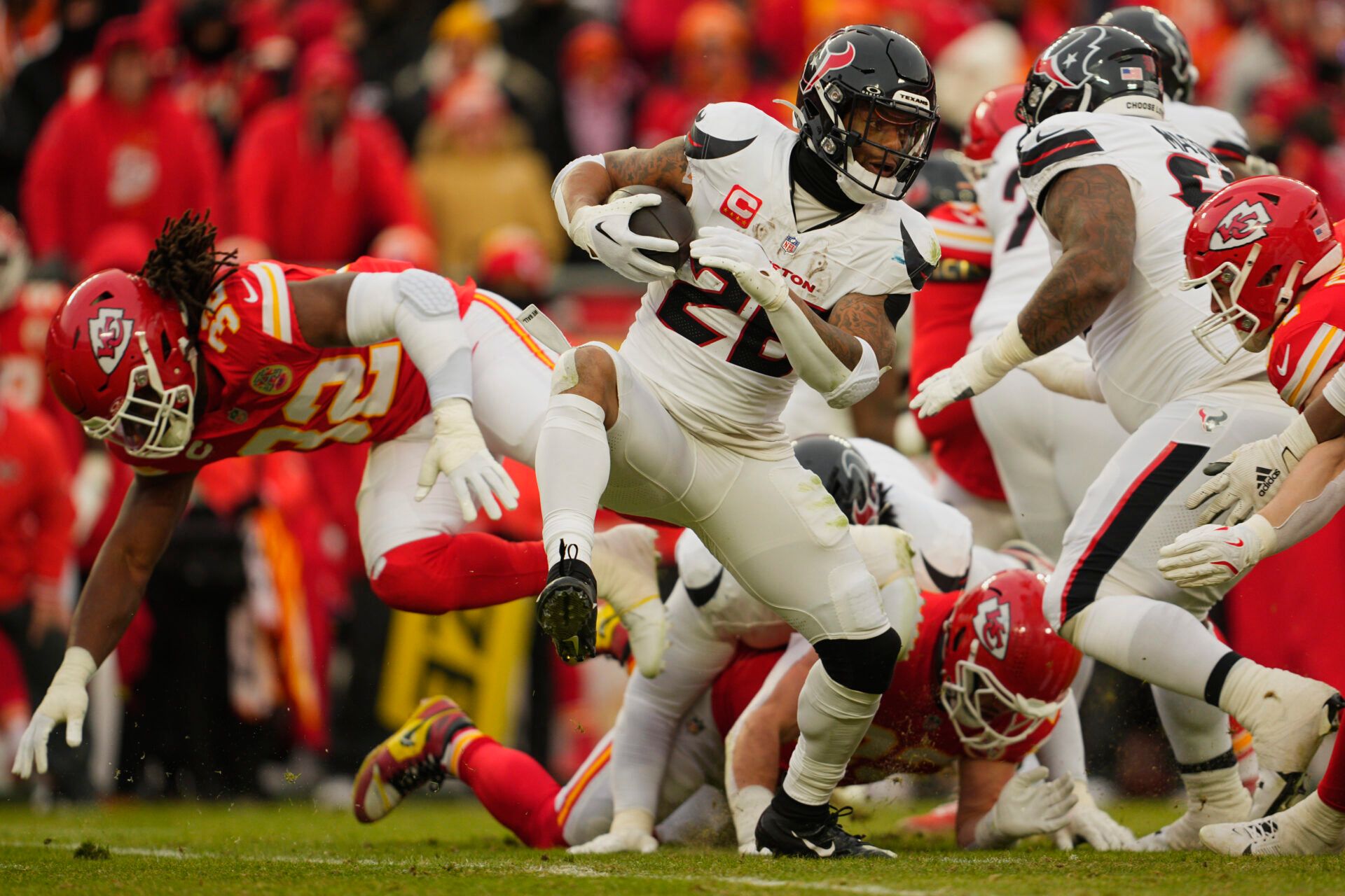 Texans RB Depth Chart: Who Is Houston’s RB1 Amid Joe Mixon’s Injury?