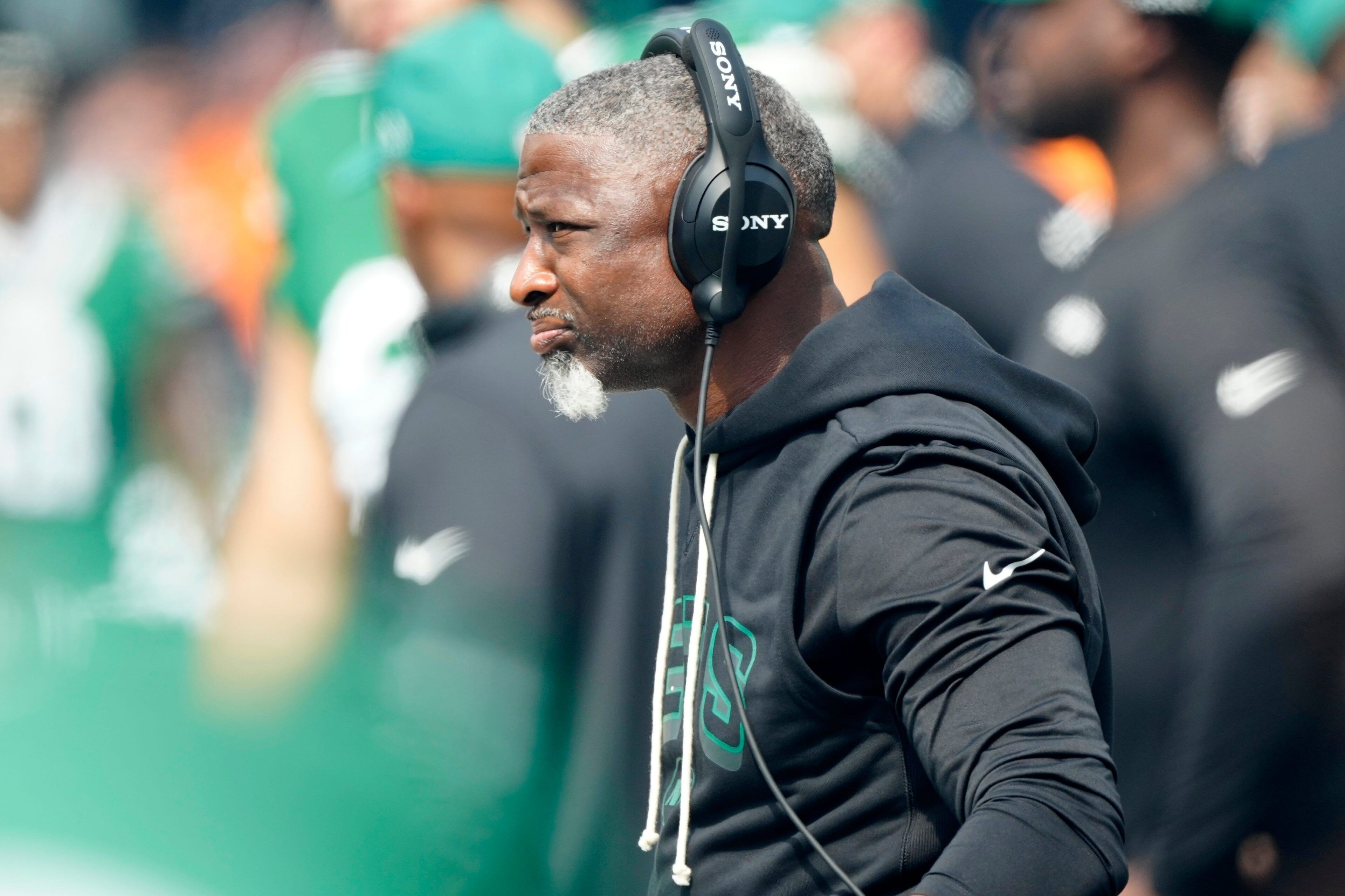 Calls Mount for Jets To ‘Fire’ Aaron Glenn As Fans Slam HC After 0–5 ...