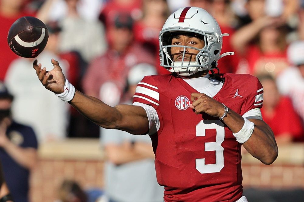 Oklahoma's Michael Hawkins Jr Makes Clear Statement on John Mateer ...