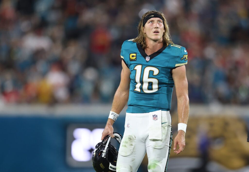 Cowboys Legend Rips $275,000,000 QB Trevor Lawrence After Brutal Mistakes in Chiefs-Jaguars