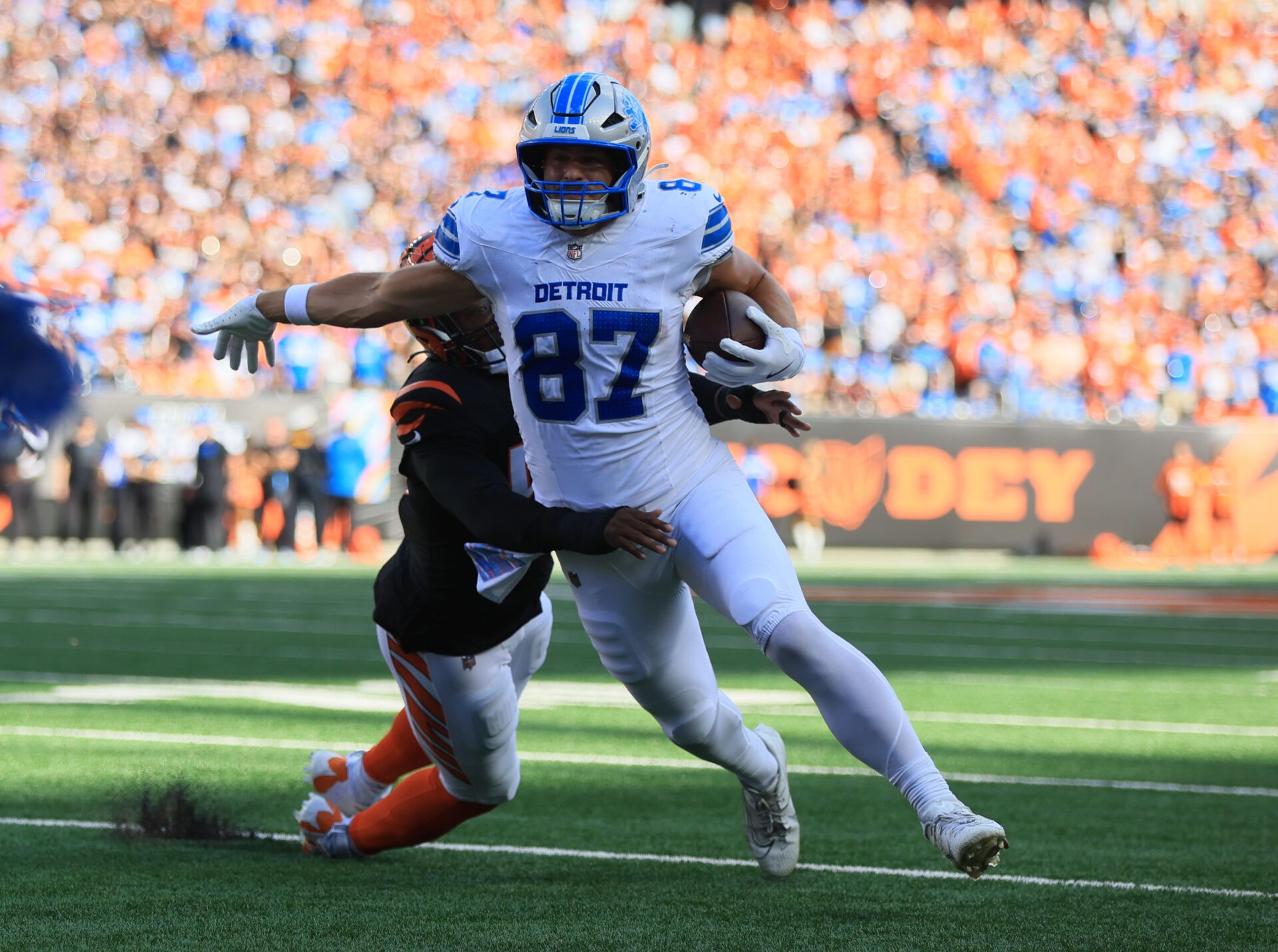 Week 6 Fantasy TE Trade Targets Include Colston Loveland, Zach Ertz, and Sam LaPorta