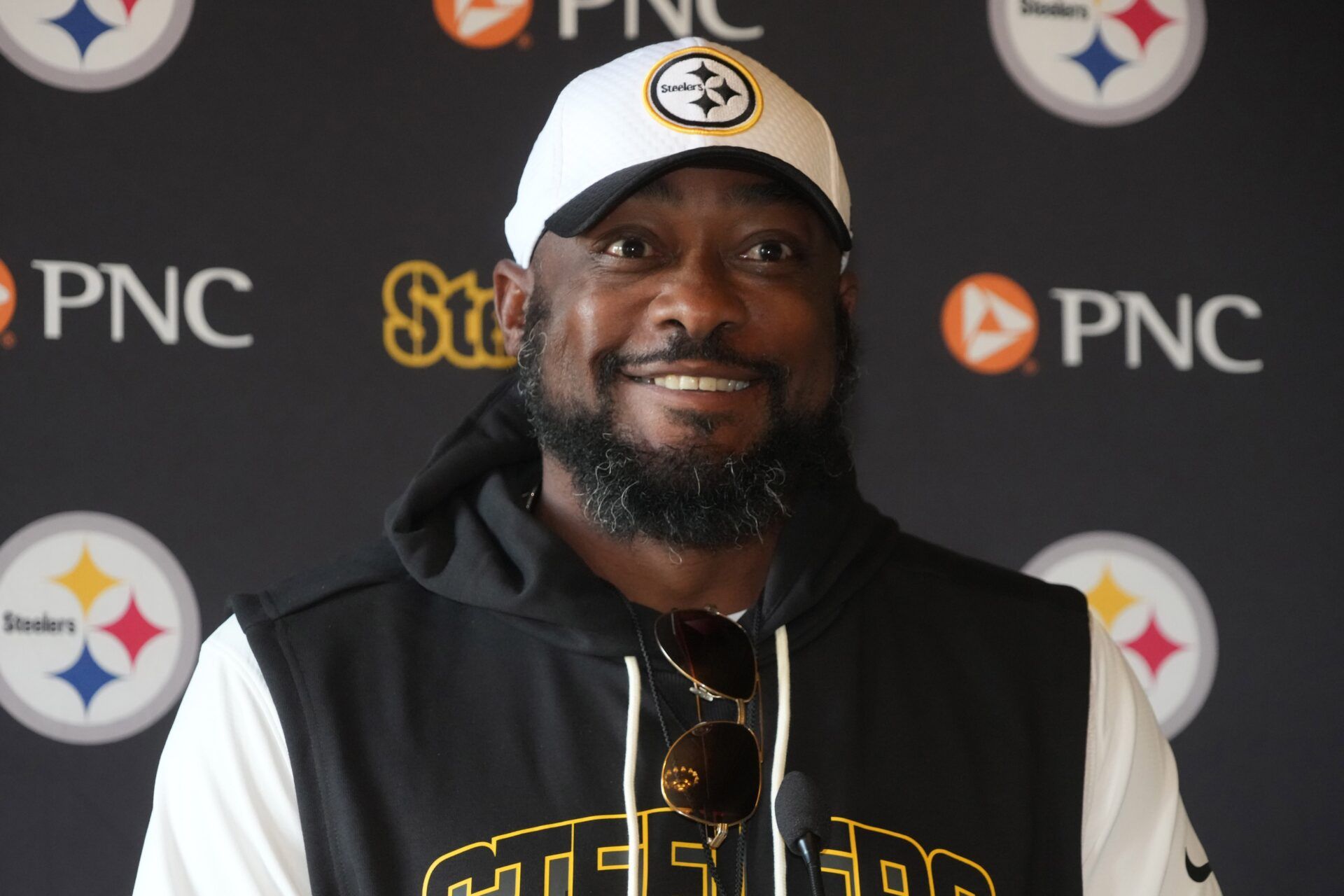 Mike Tomlin Sends Heartwarming Message As Wife Kiya Turns Heads at ...