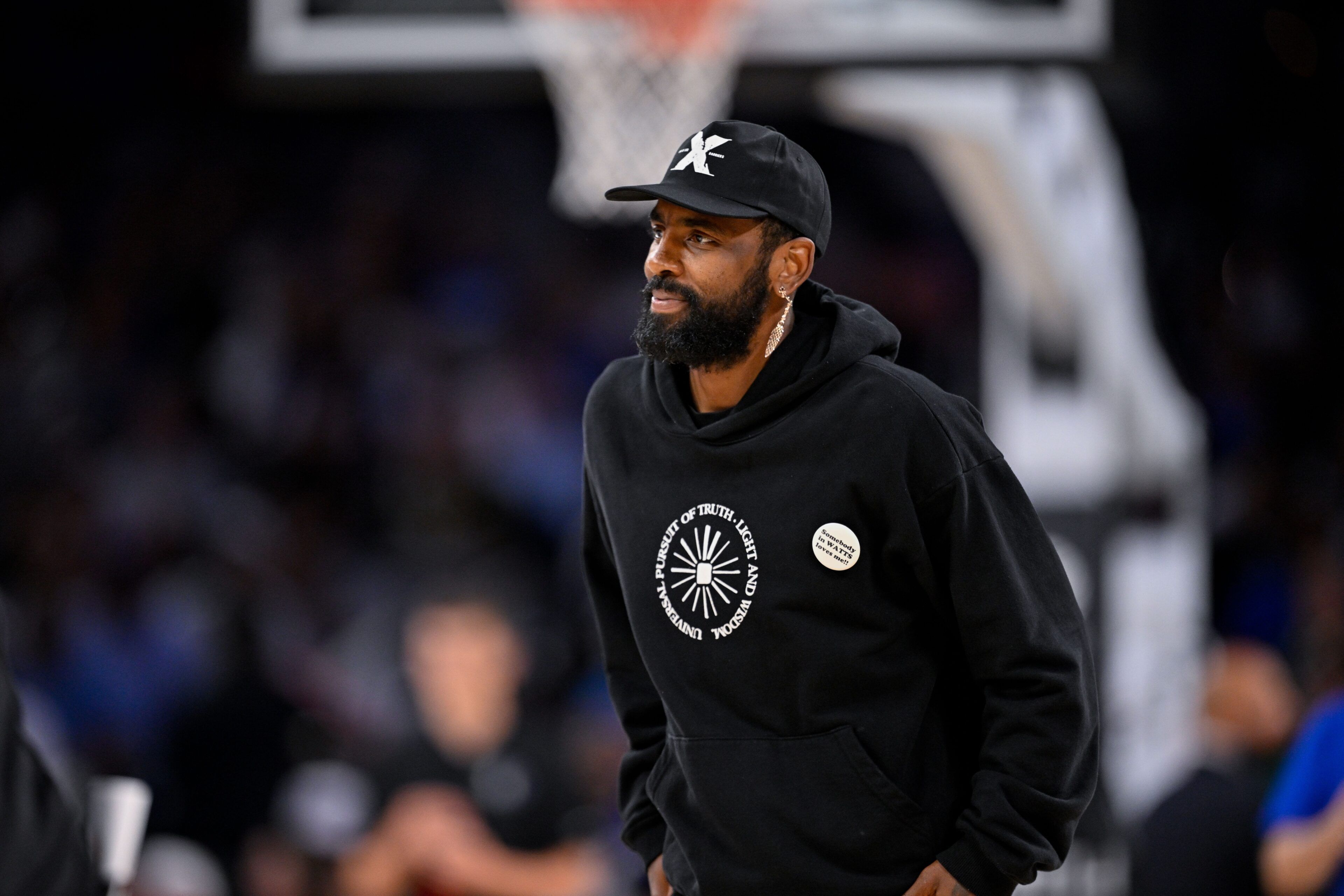 Kyrie Irving Defends Mavs Teammate D’Angelo Russell Against NBA Analyst ...