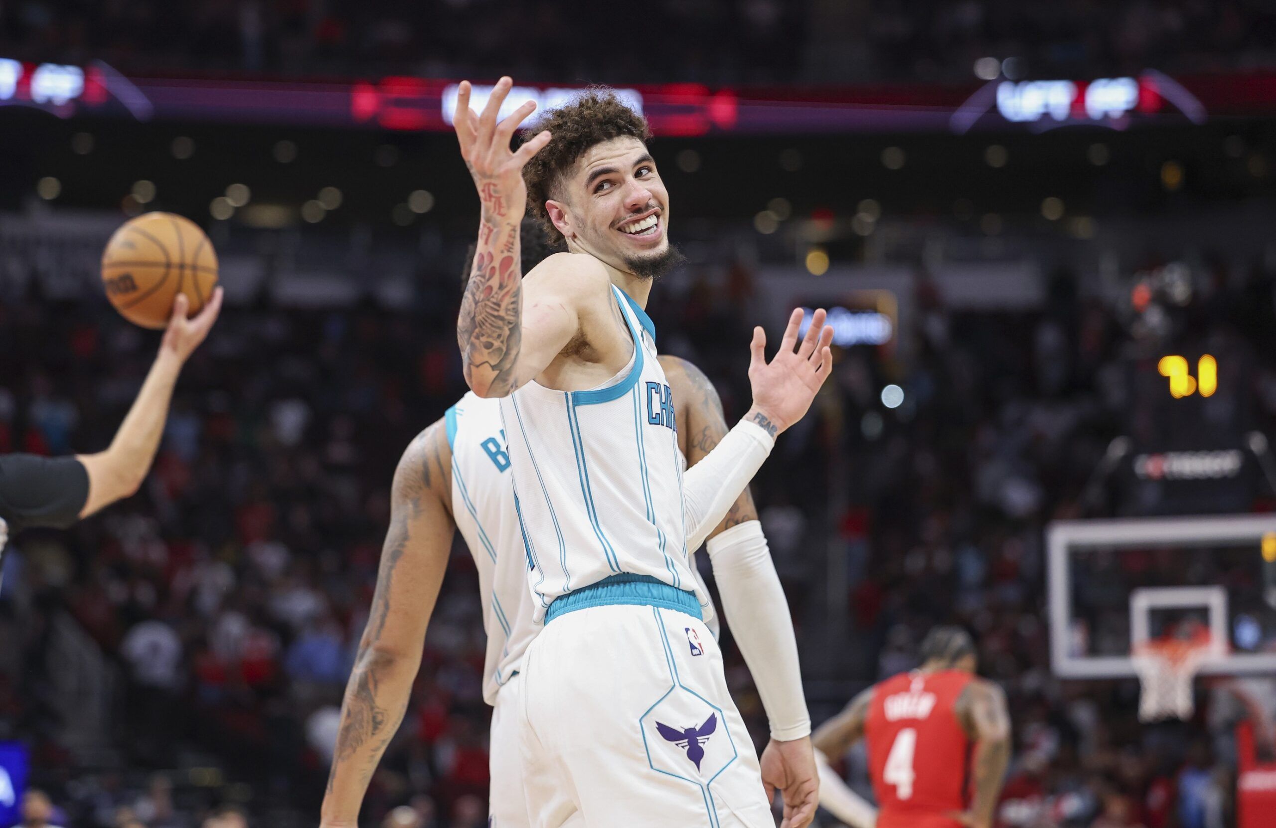 LaMelo Ball's Behind-The-Back Pass Went Viral In Hornets-Grizzlies Game