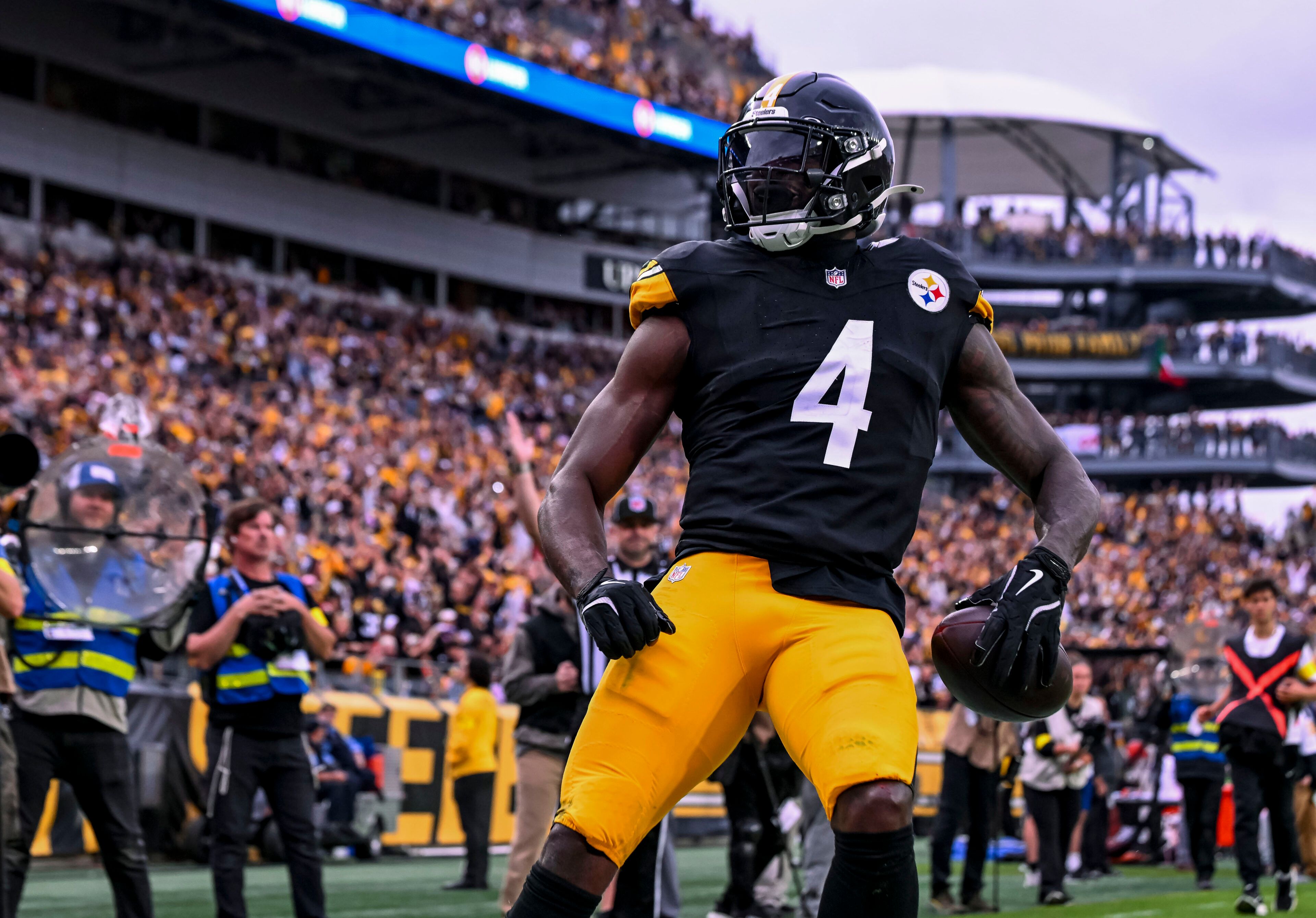 Is DK Metcalf Injured? Breaking Down the Steelers Star’s Slow Start in ...