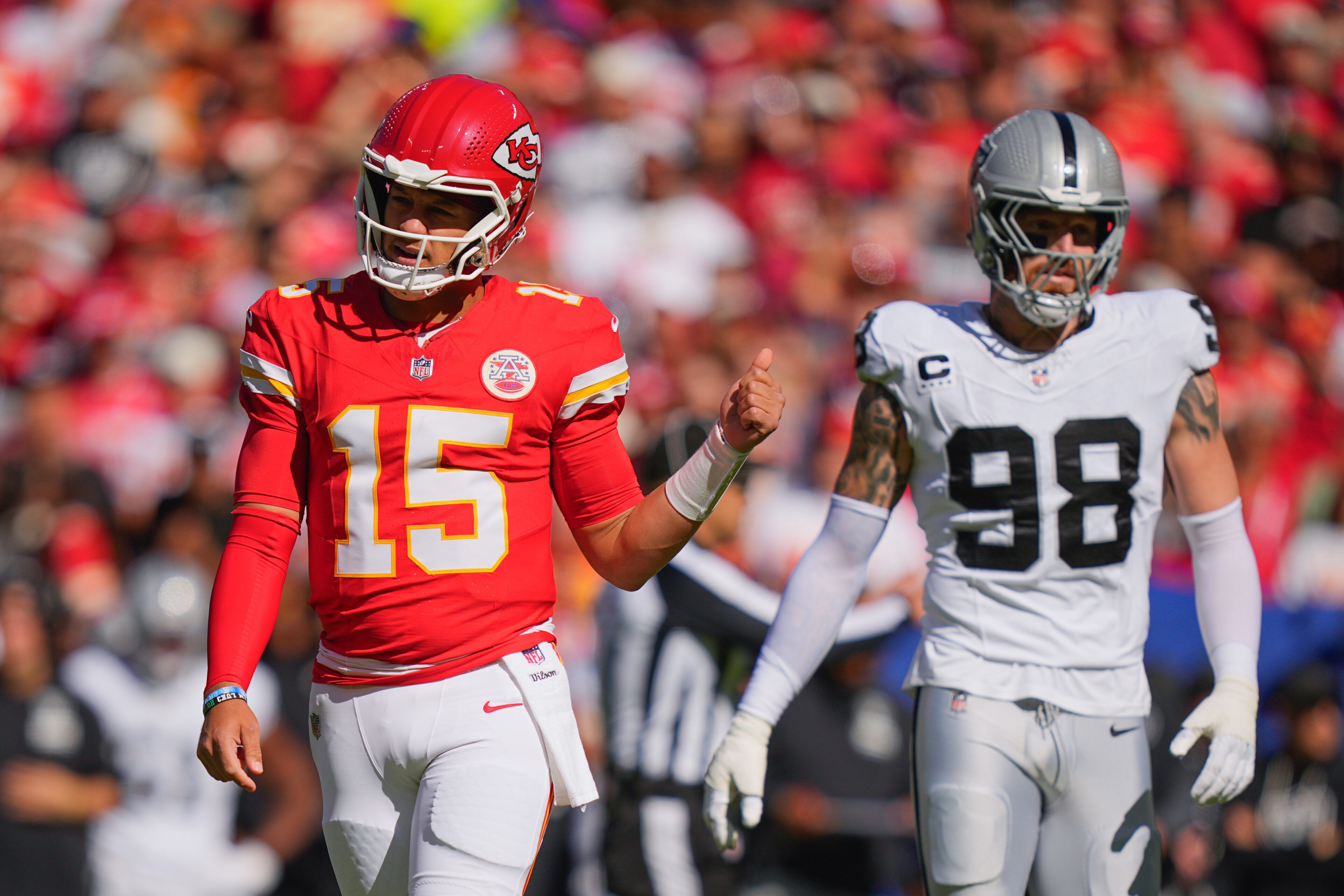 'Just Went Full Paul Crewe' -- NFL Fans Crack Up Over Patrick Mahomes ...