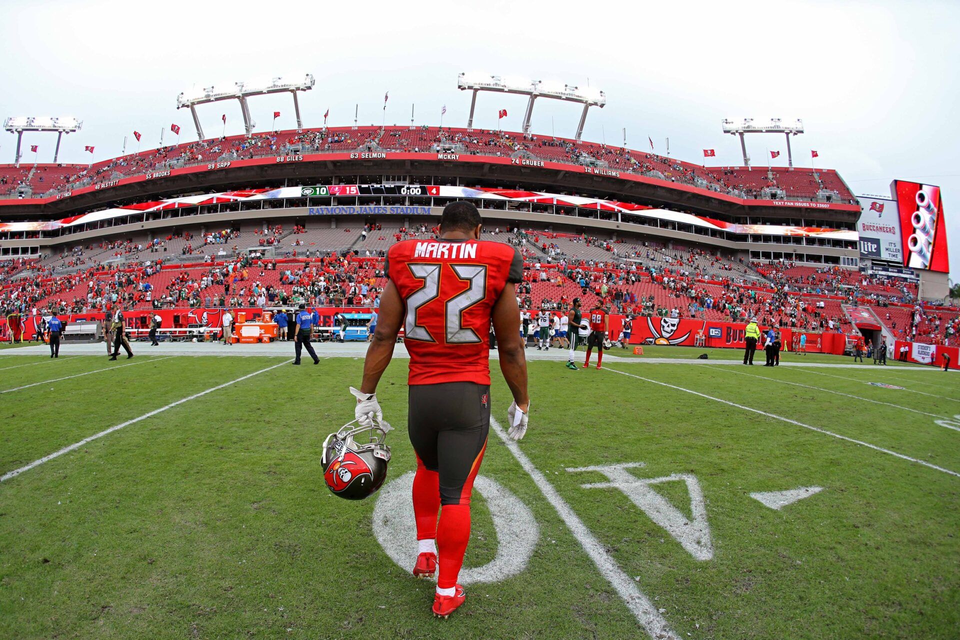 Prayers and Condolences Pour In After Buccaneers Star Doug Martin’s ...