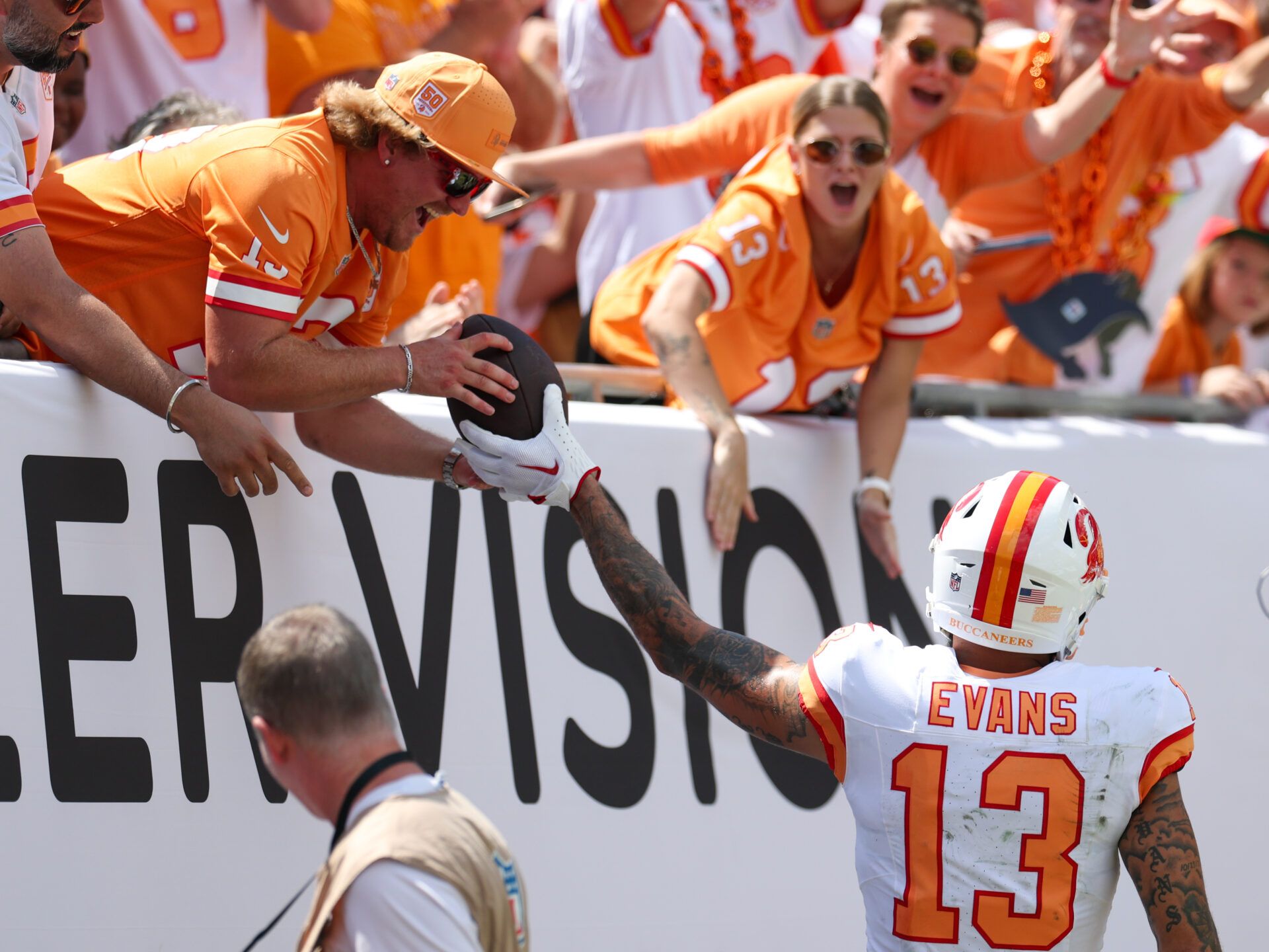 Buccaneers Fans Pay Tribute to Mike Evans With Incredible $16,000 ...