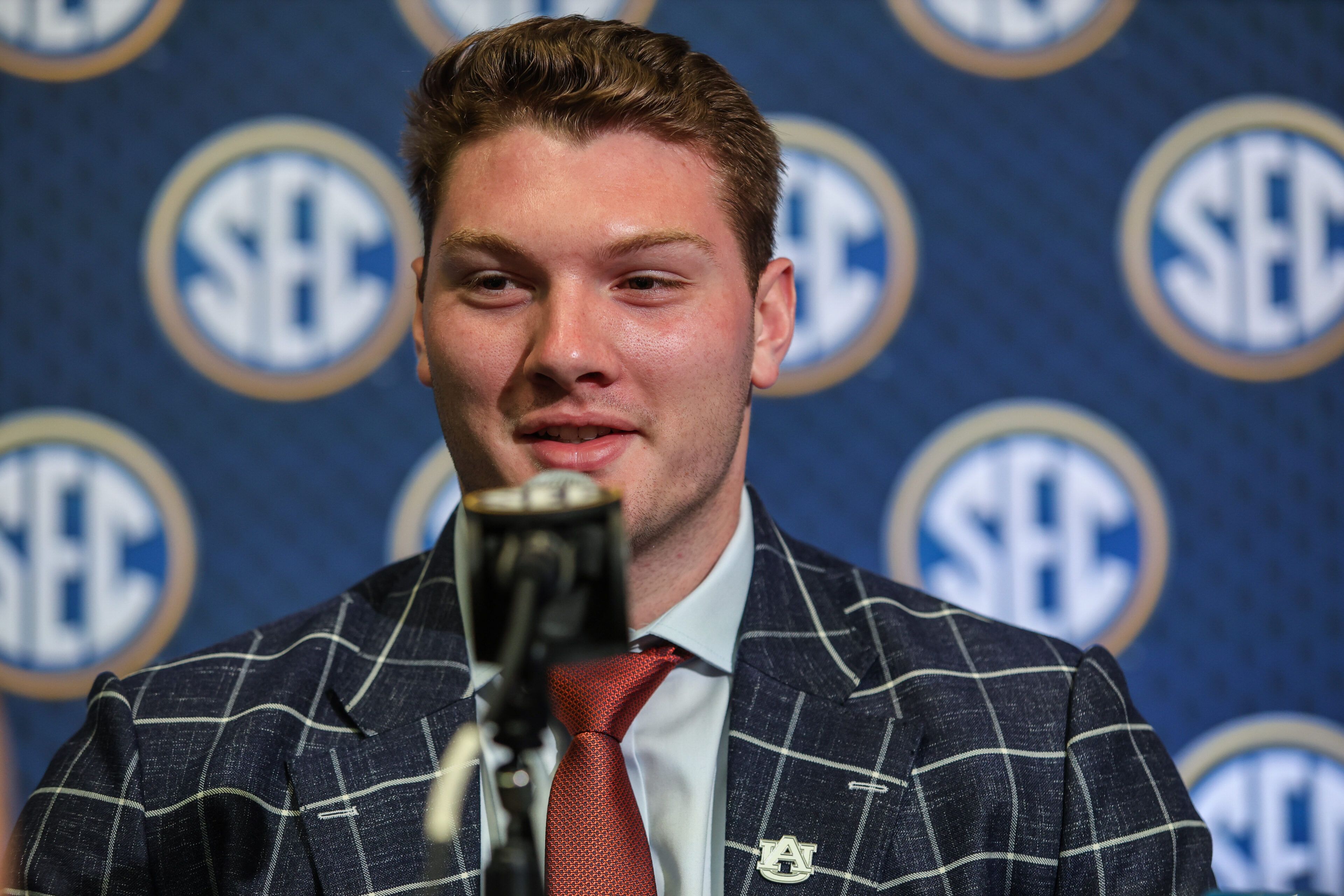 Connor Lew NFL Draft Profile: Week 9 Scouting Report for the Auburn ...