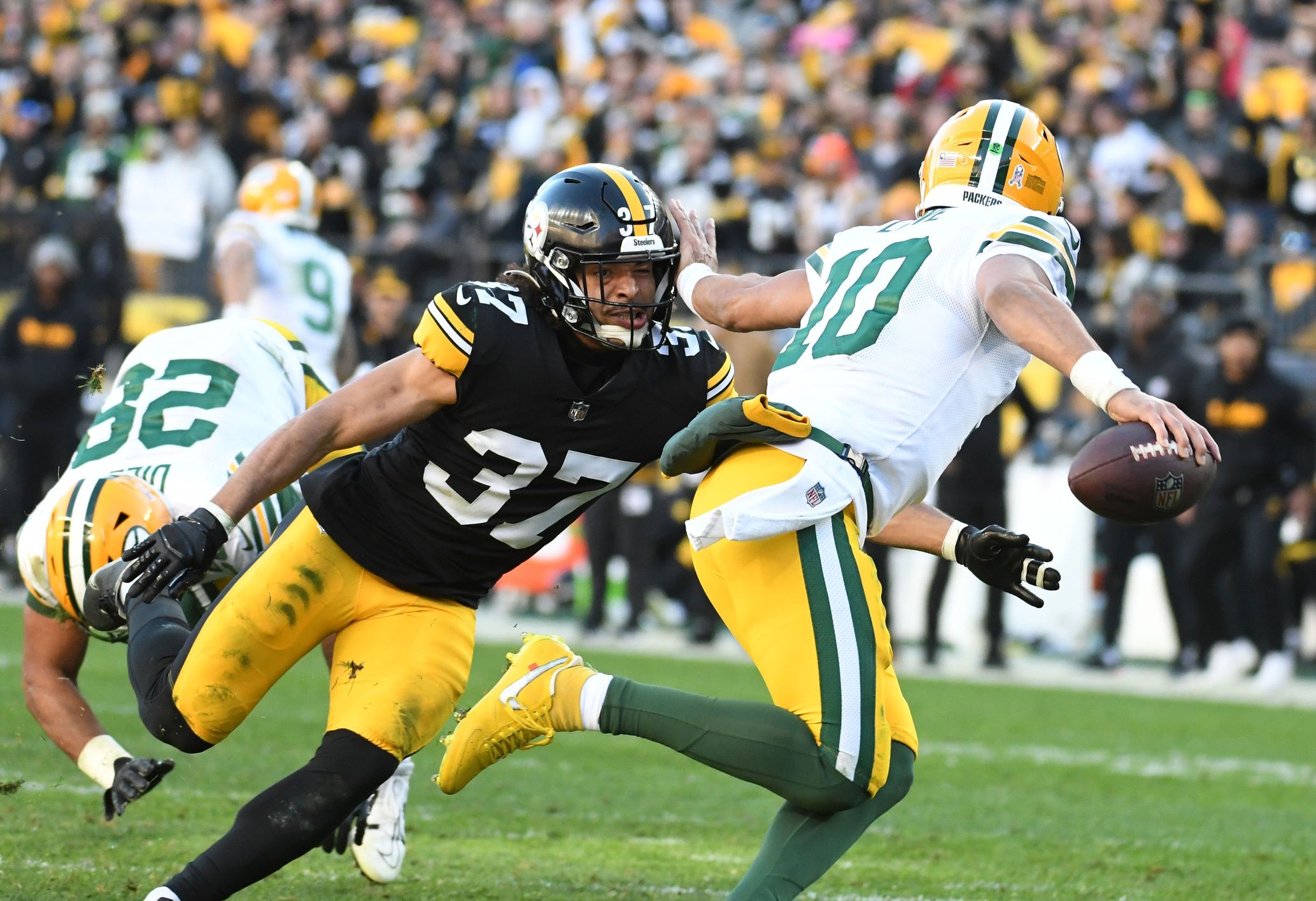 Who Are the Packers-Steelers Announcers? A Look at NBC's Broadcast Team ...