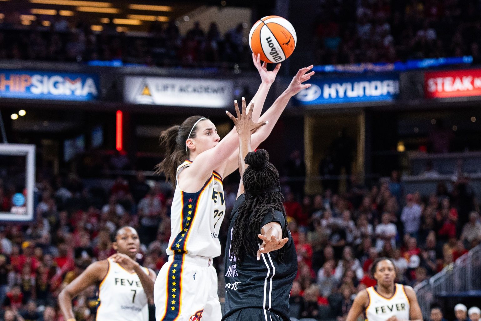 Stephen Curry's Trainer Provides In-Depth Breakdown of Caitlin Clark's ...