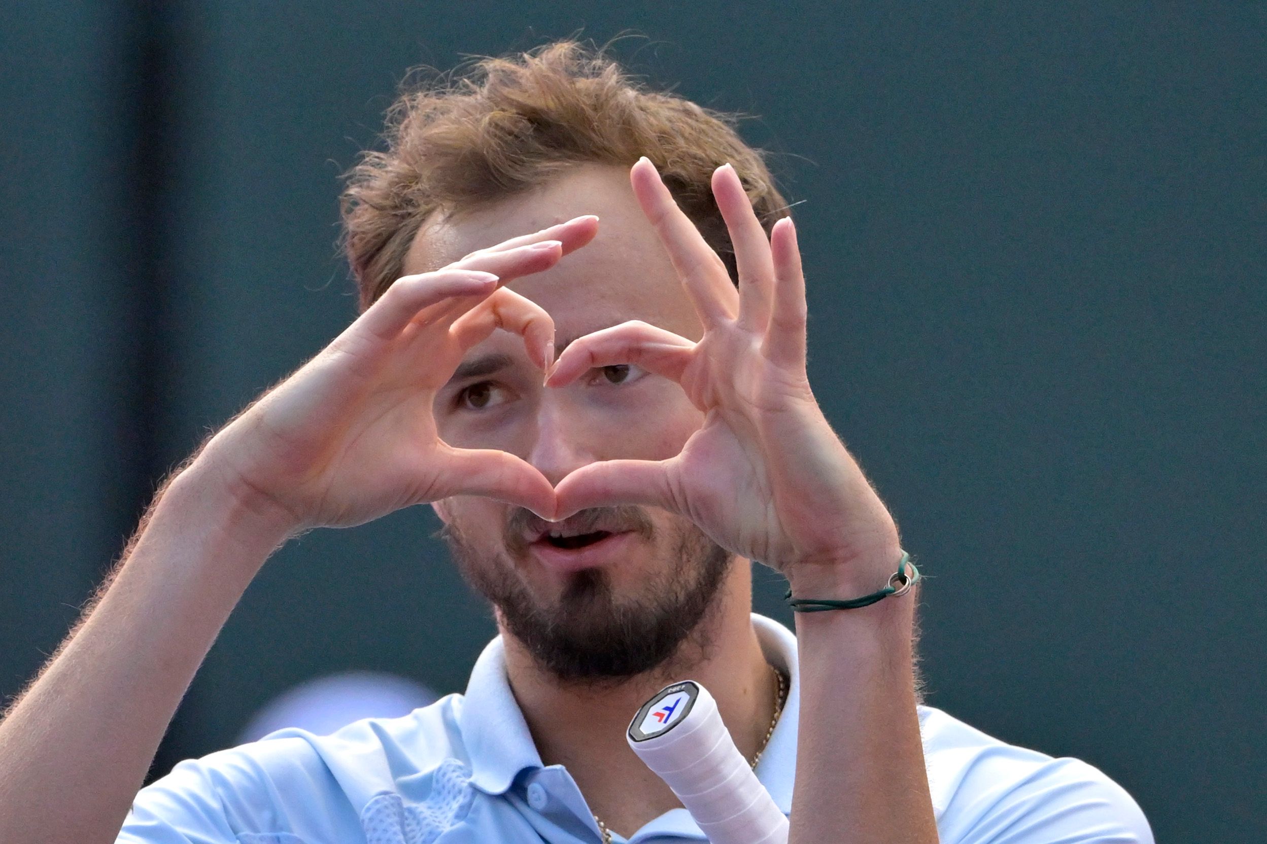 Daniil Medvedev Enjoys Vacation in Maldives With Wife and Daughters ...