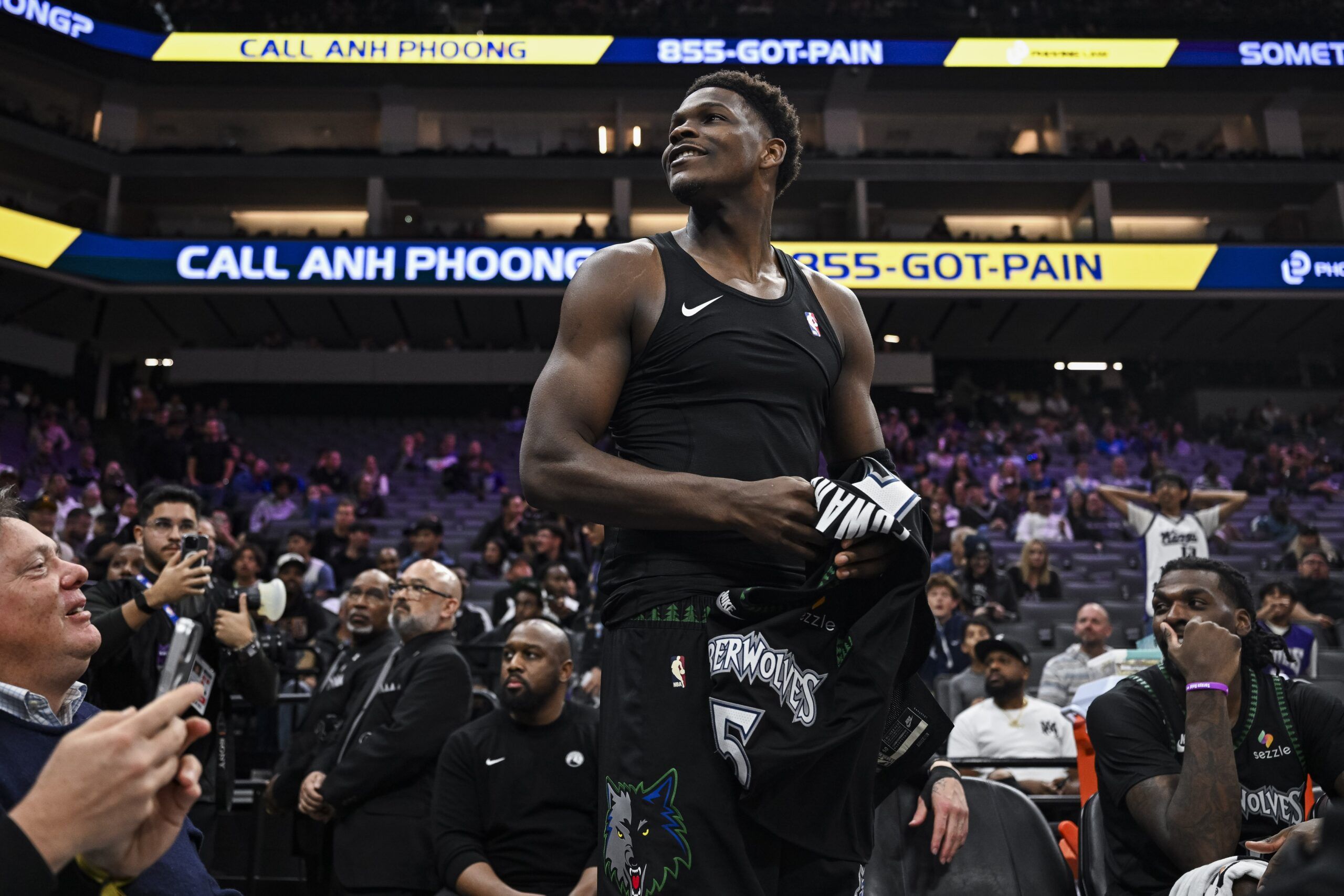 Timberwolves Star Anthony Edwards’ Heartwarming Moment With Young Fan ...