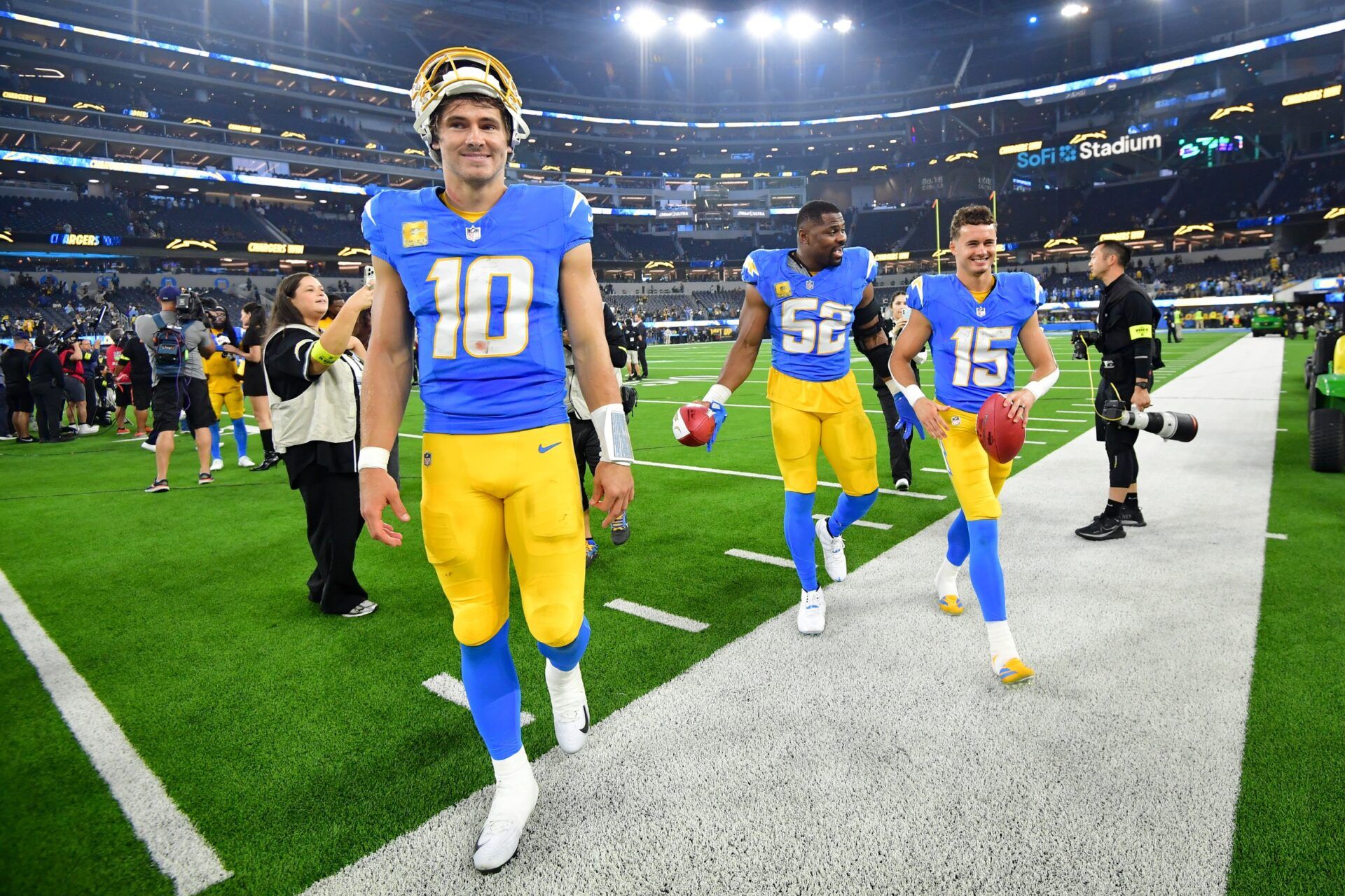 ‘They Look Like Twins’ -- NFL Fans Surprised After Learning Justin ...