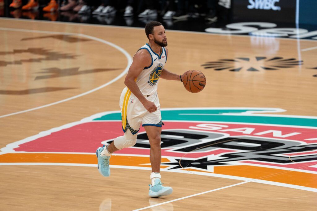 Warriors Star Stephen Curry Dons Nike Shoes After Cutting Ties With ...