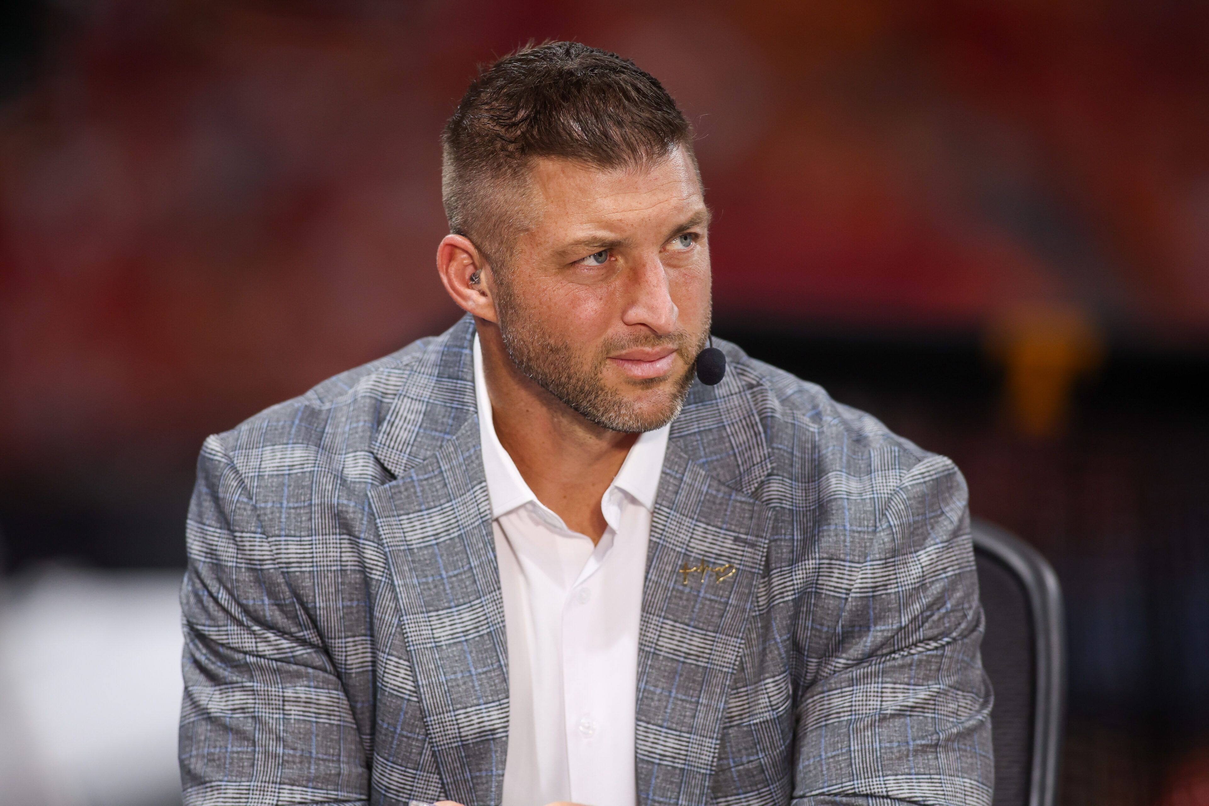 Tim Tebow Gets Emotional Talking About Former Teammate Aaron Hernandez ...