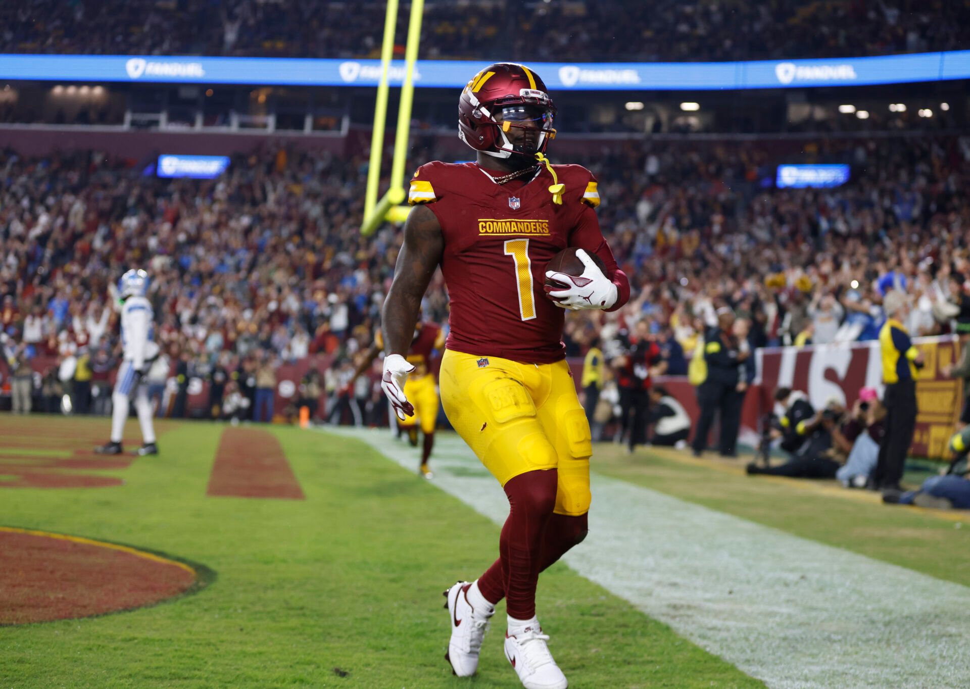 Is Deebo Samuel Sr. Injured? Assessing the Commanders Star’s Slow Start ...