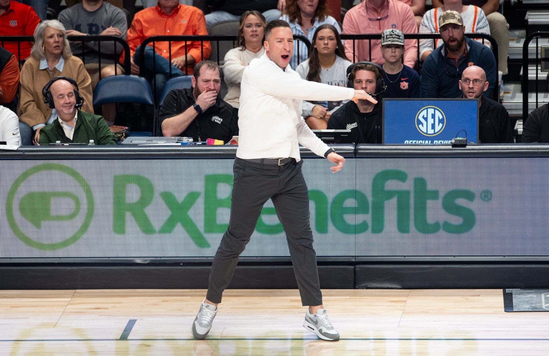 Steven Pearl Becomes Laughing Stock After Losing Temper at Auburn vs ...