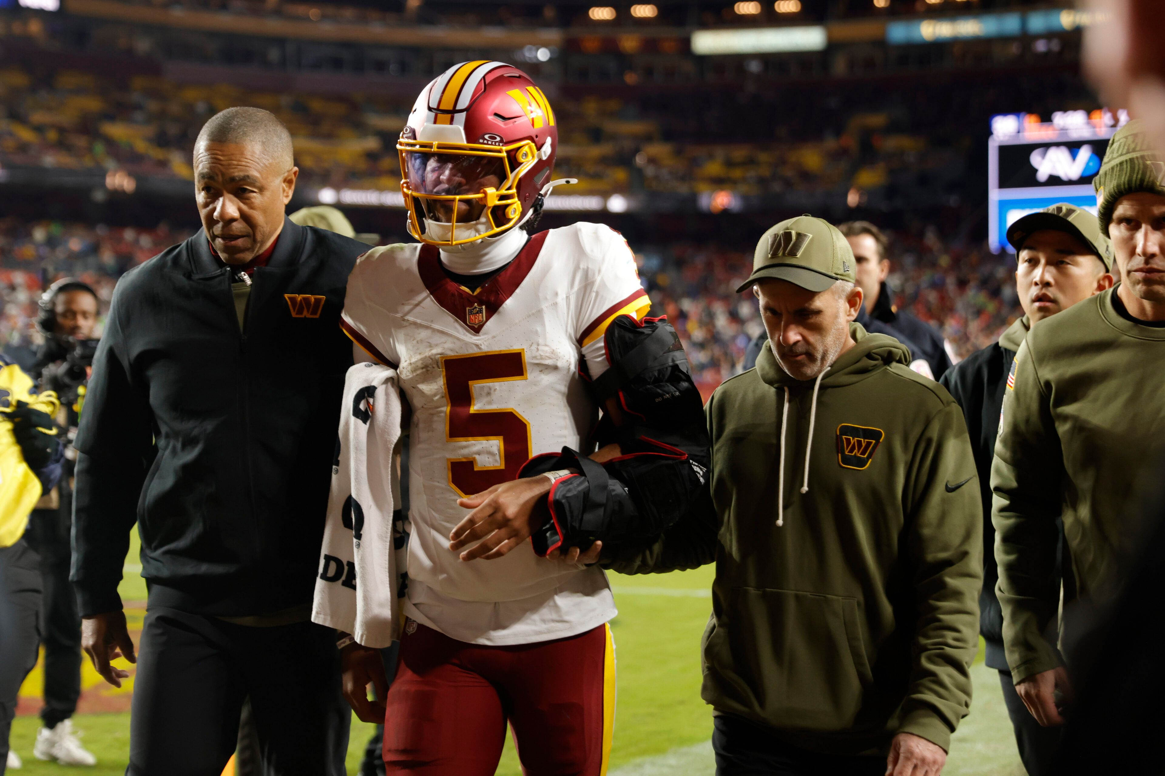 NFL MVP Offers Advice to Jayden Daniels After Gruesome Injury, Weighs In on Robert Griffin III ...