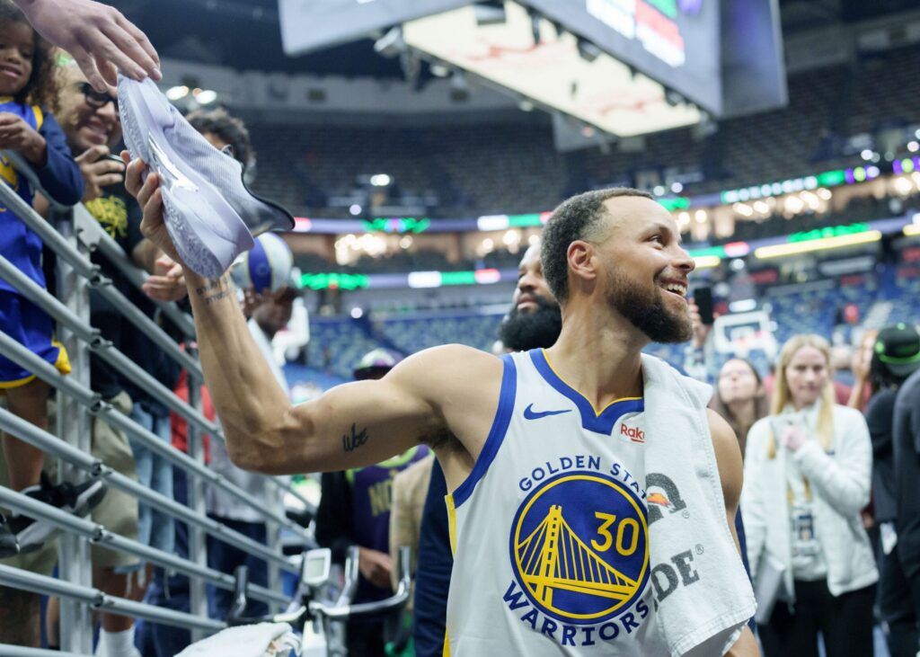 NBA World Reacts To Steph Curry's Performance In Warriors-Magic Game