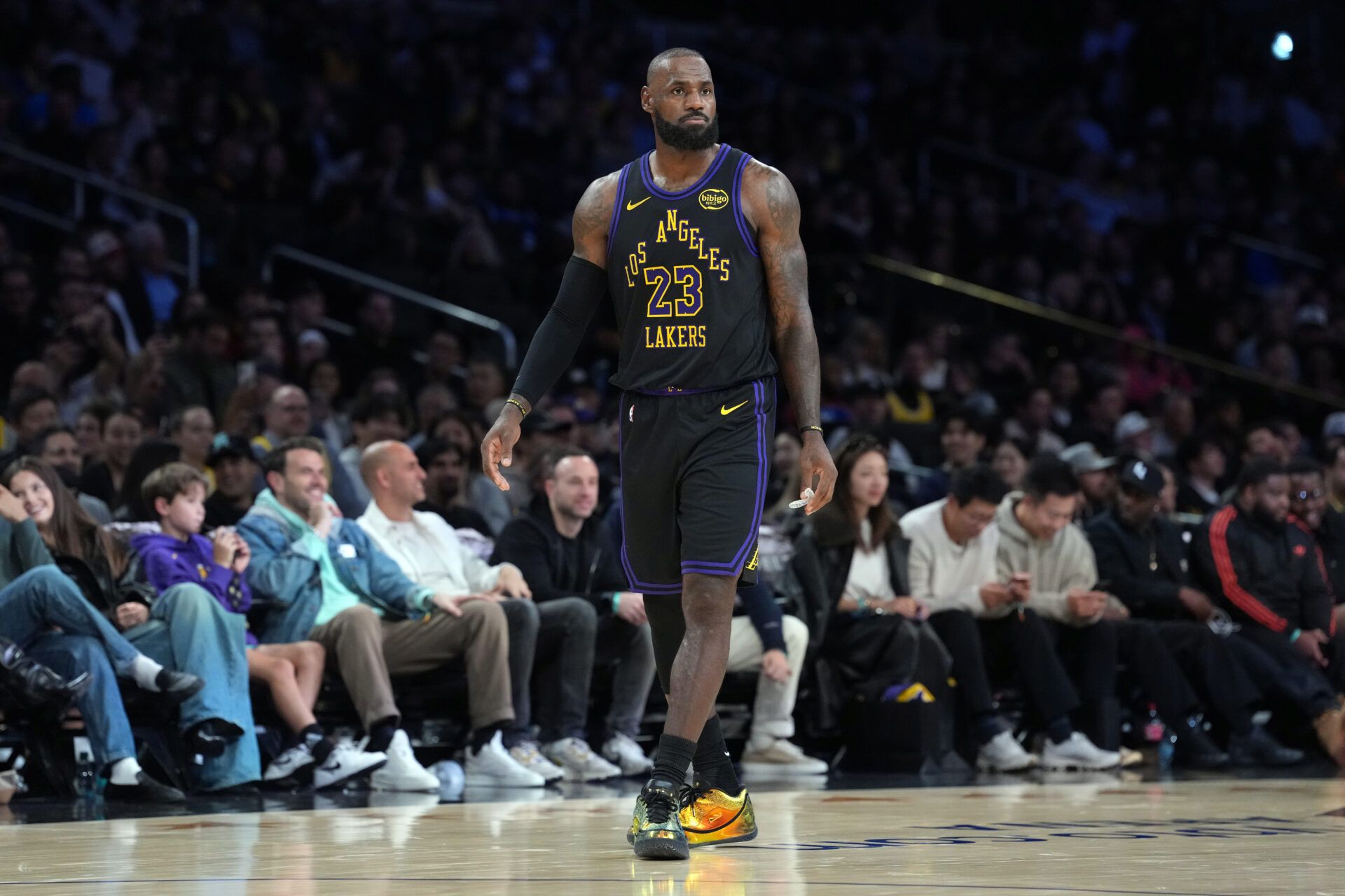 Lakers Big Man Deandre Ayton Shares ‘Fun Fact’ About LeBron James After ...