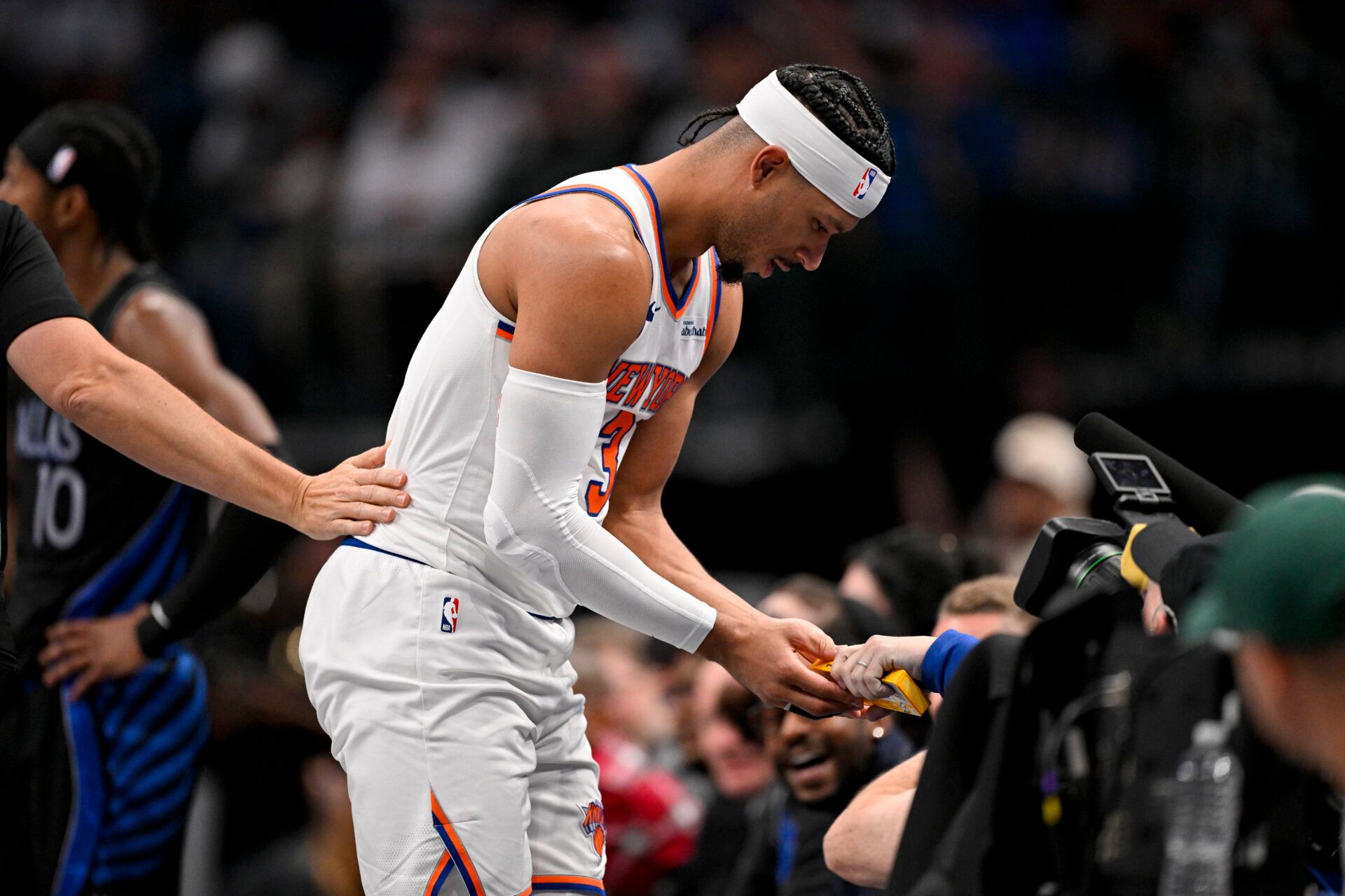 WATCH: Knicks Star Josh Hart Goes Viral for Grabbing Midgame Snack After Collision With Mavs Fan