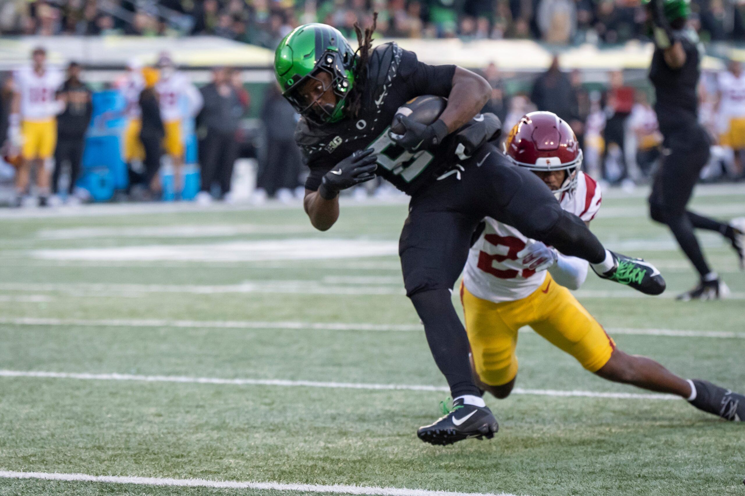 Oregon Fans Furious at Big Ten Refs for Missed Facemask Call as Ducks ...