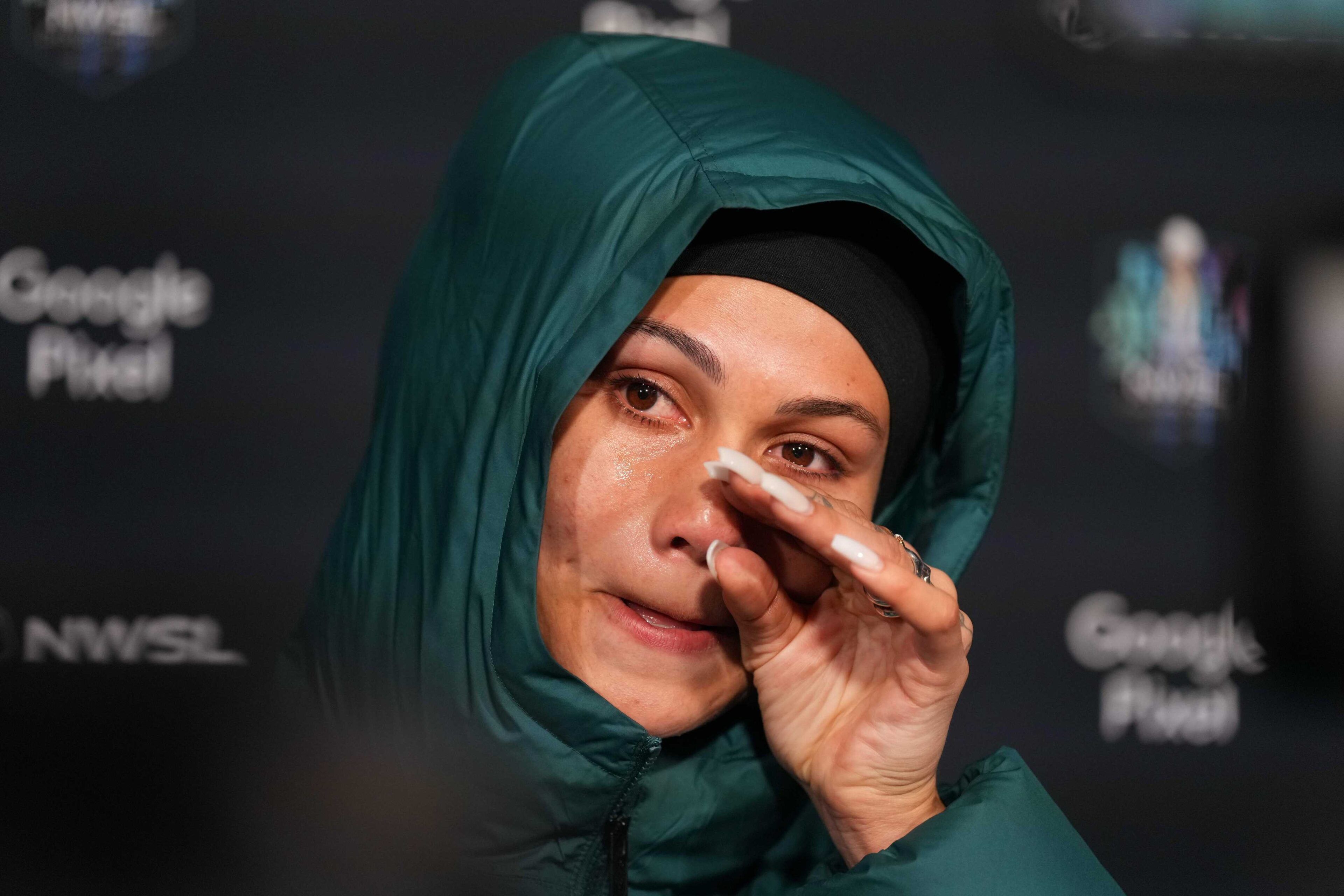 Ben Shelton Kisses and Consoles Crying Trinity Rodman As Girlfriend's ...