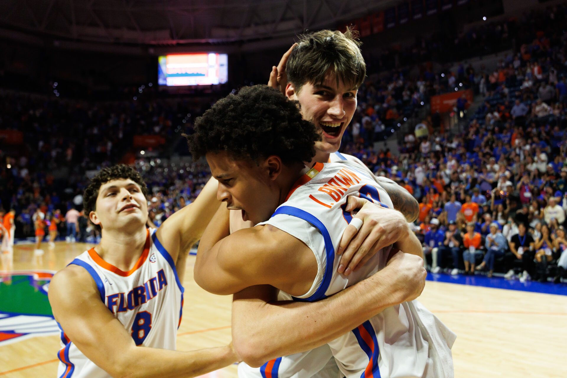 ‘Skyscraper With Sneakers’ – Florida Fans Let Loose As 7′9″ Freshman ...