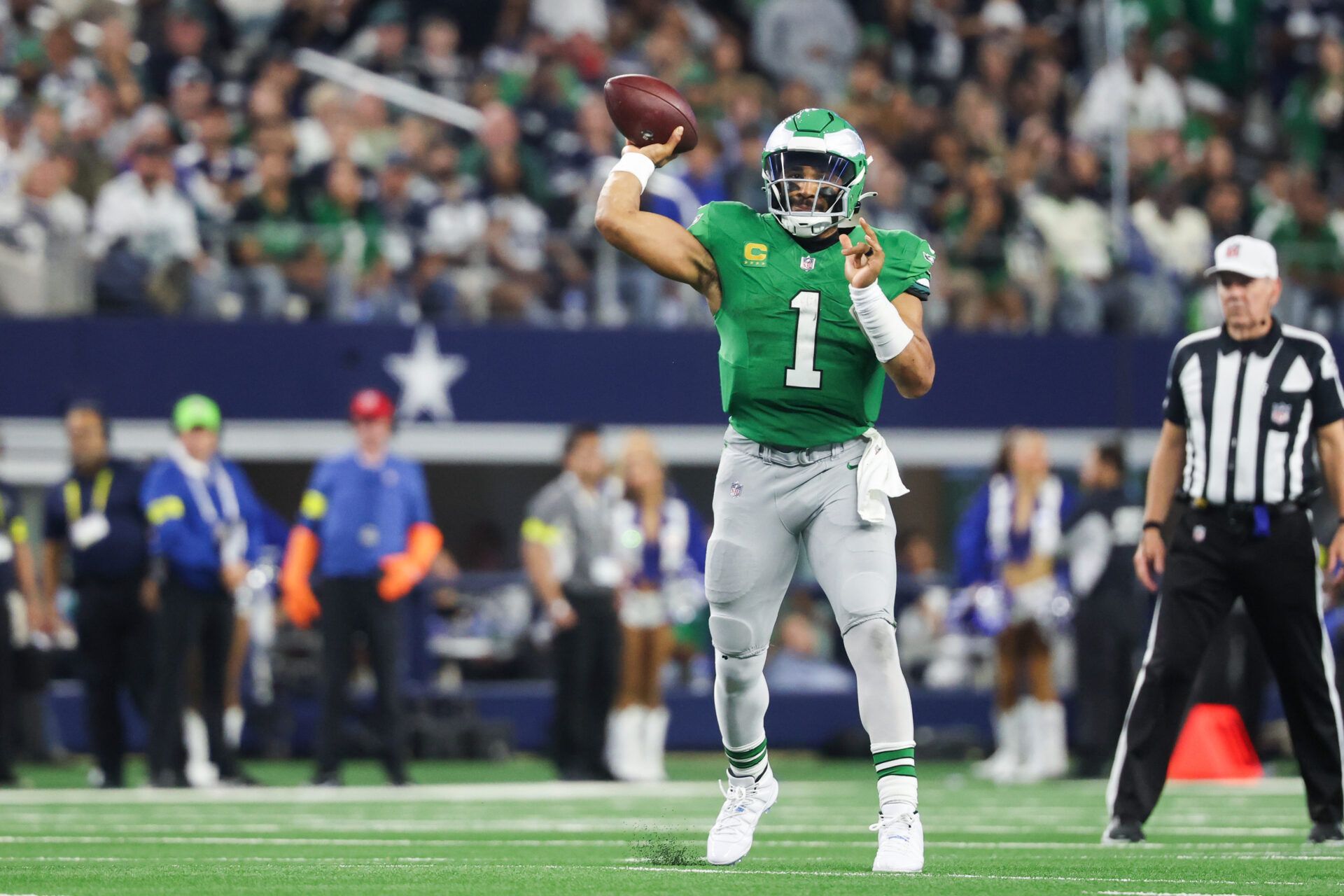 Analyst Sounds Alarm on Eagles’ Super Bowl Aspirations After Philadelphia Blows 21–0 Lead in ...