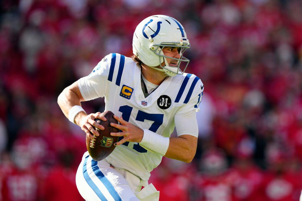 2026 NFL Free Agents: Top-10 Available QBs Include Daniel Jones, Aaron ...