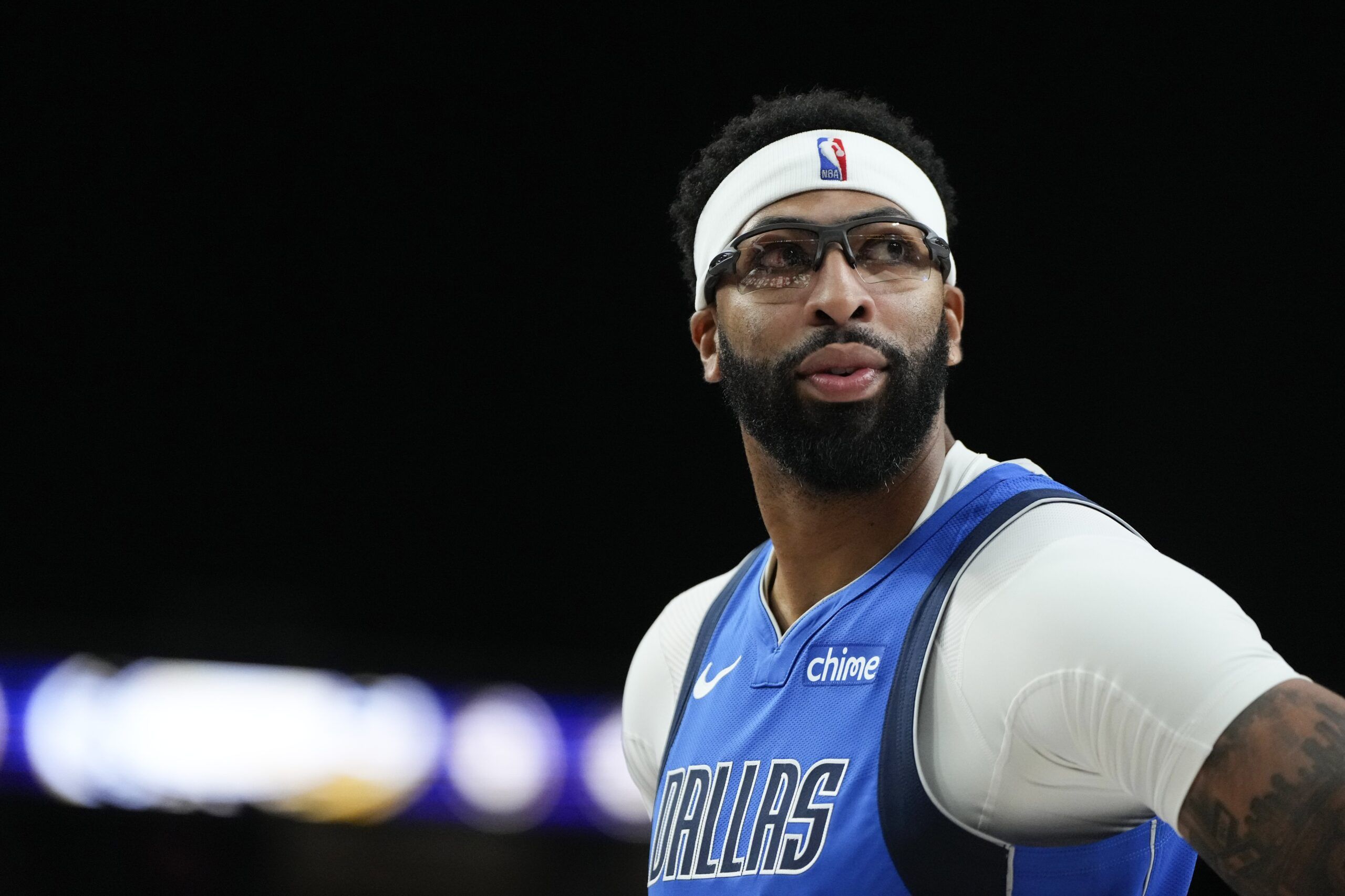 NBA Fans React To Anthony Davis' Performance In Mavs-Lakers Game