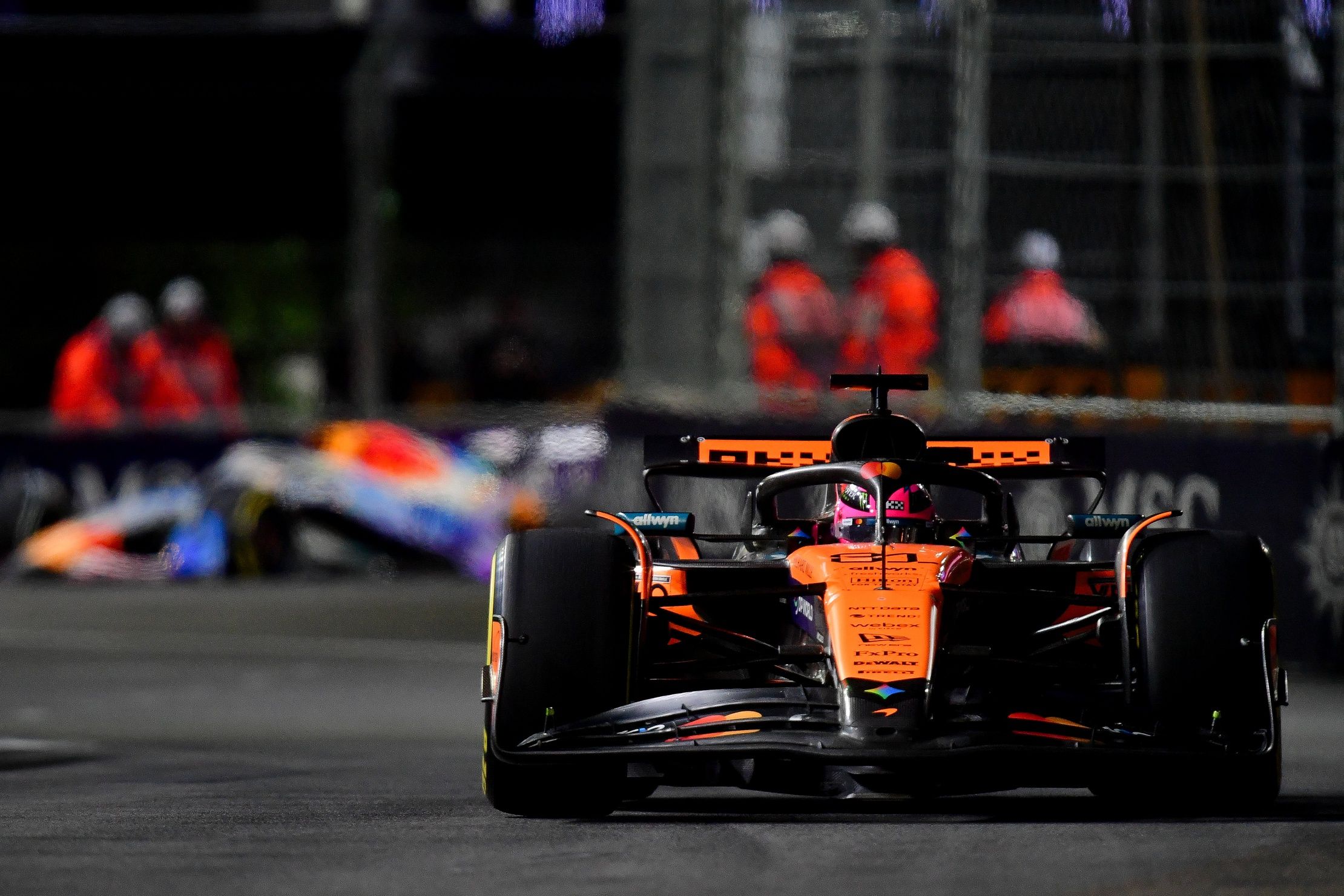 McLaren Mechanics Stir Controversy as F1 Fans Blast Their Cold Reaction ...
