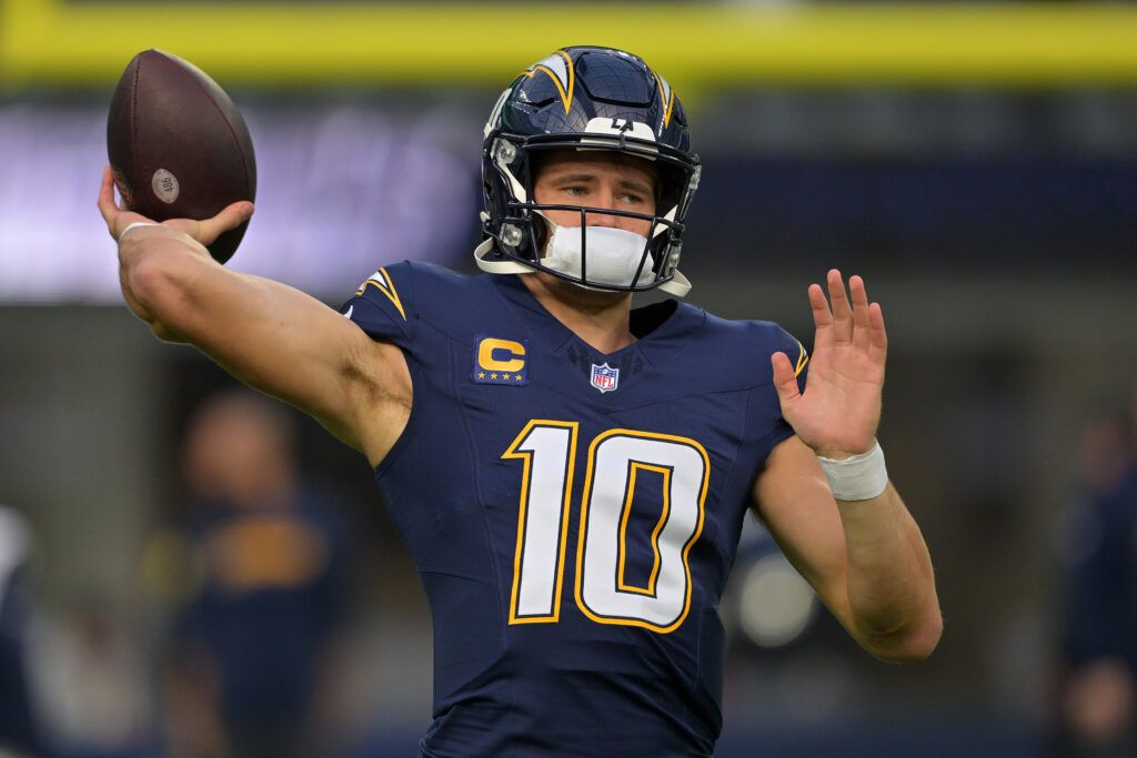 Justin Herbert Injury Update: Latest on Chargers Star’s Status After ...