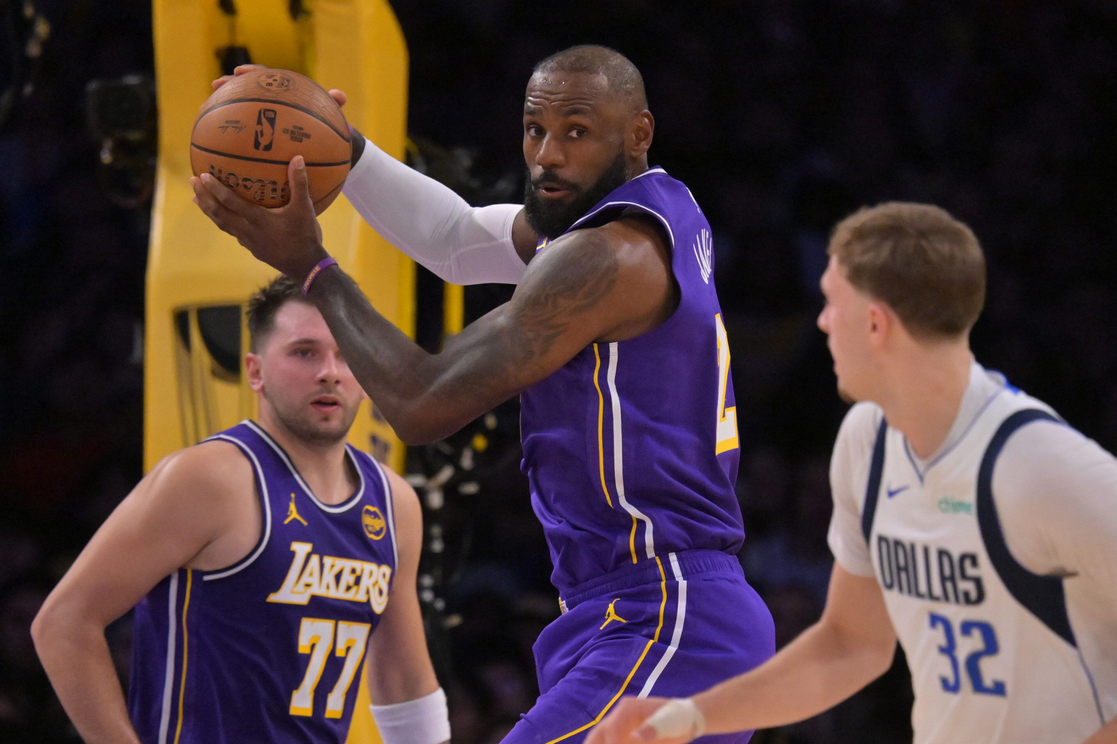 Lakers HC JJ Redick Makes Feelings Clear on LeBron James Playing Back ...
